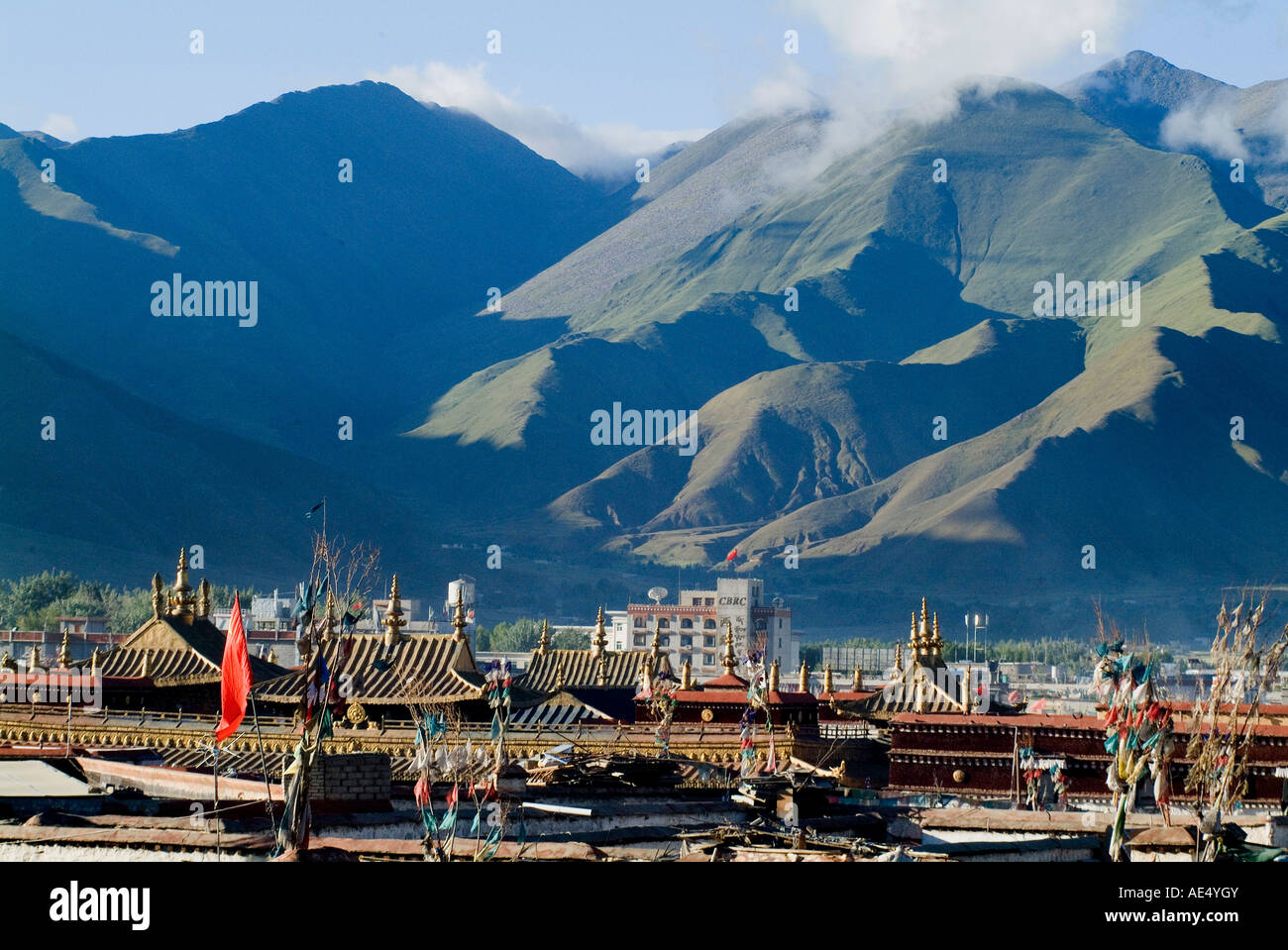 Lhasa skyline hi-res stock photography and images - Alamy