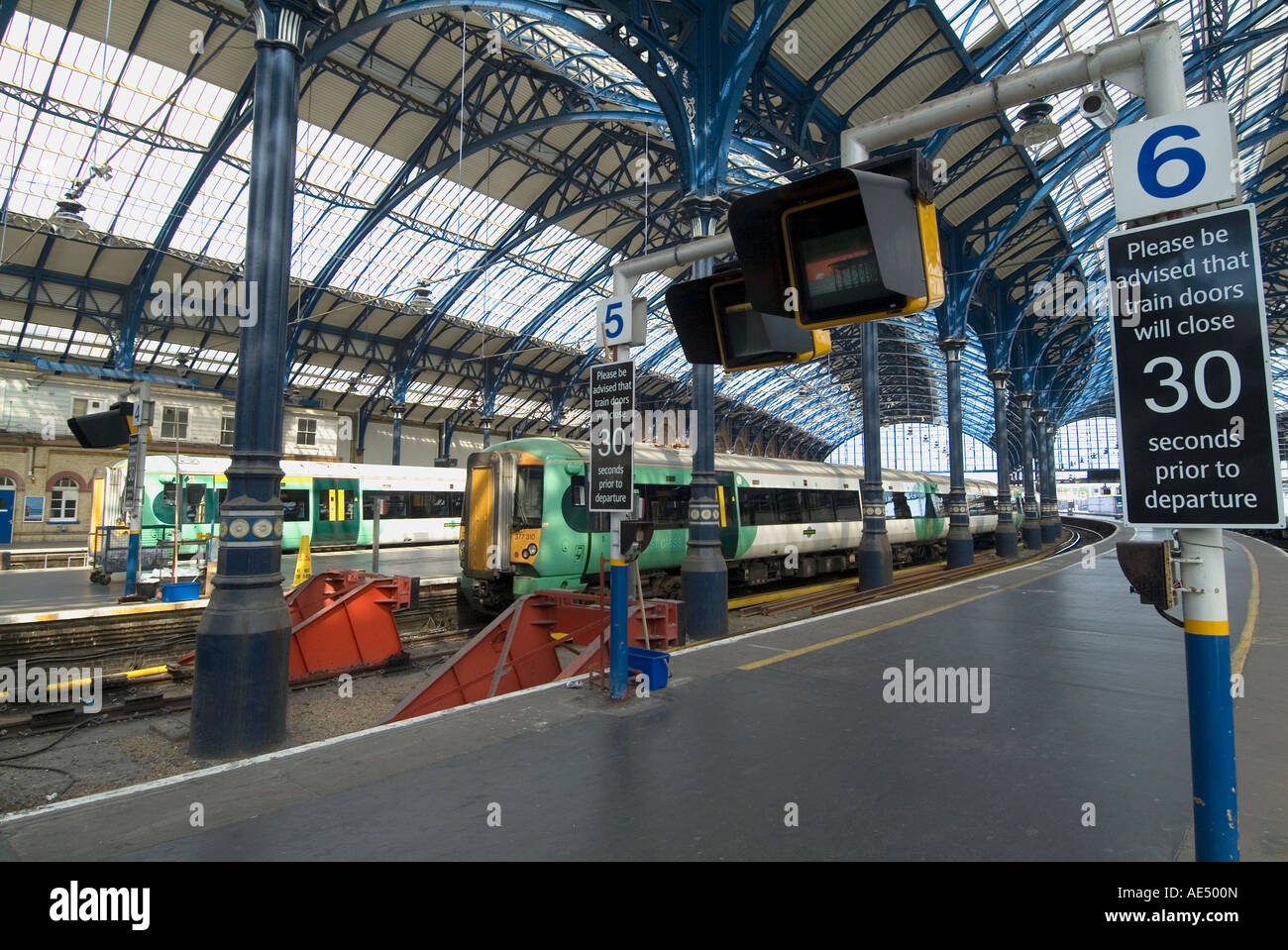 Brighton railway station hi-res stock photography and images - Alamy