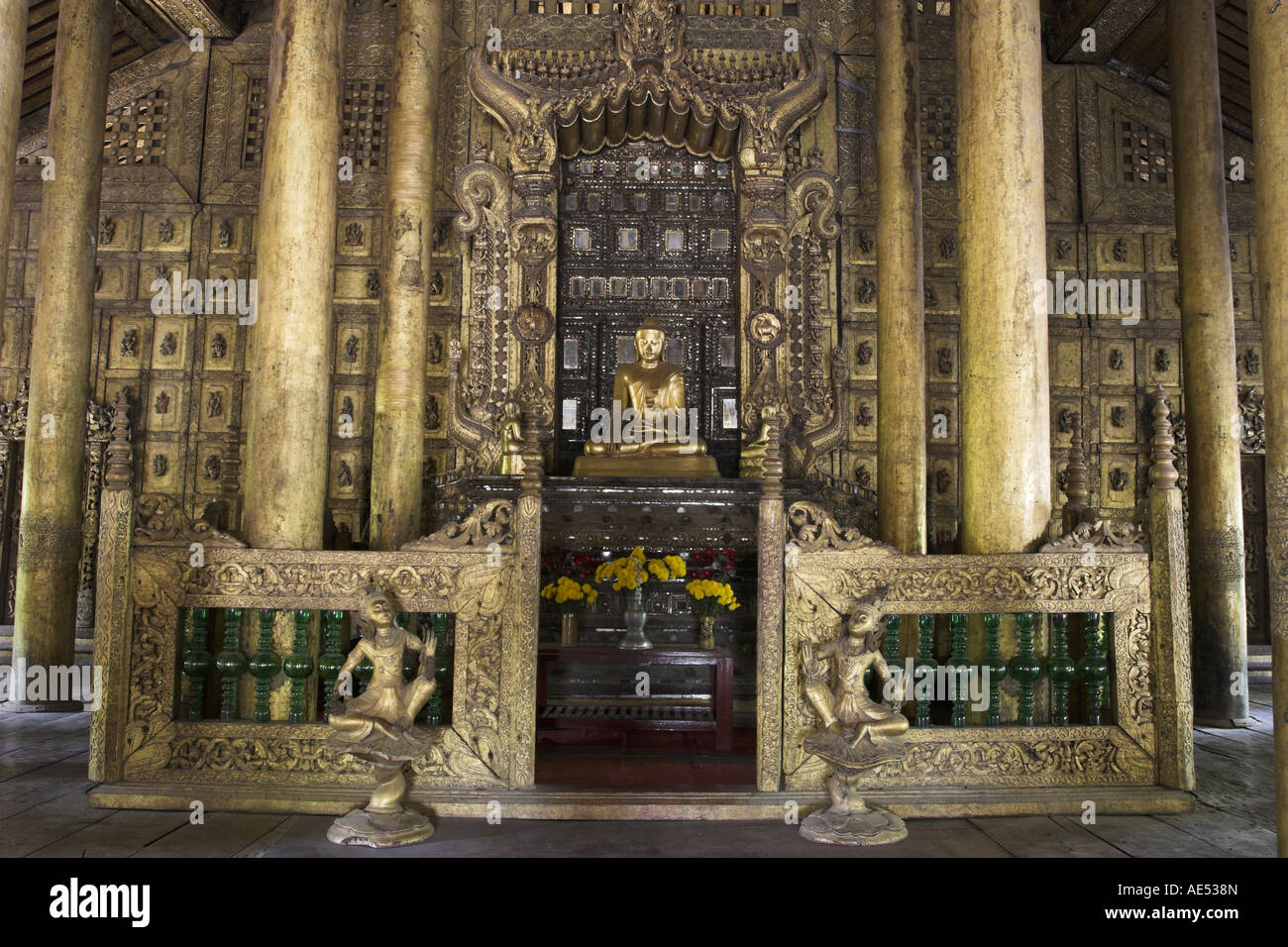 Interior of traditional wooden monastery, Shwenandaw Kyaung (Golden ...