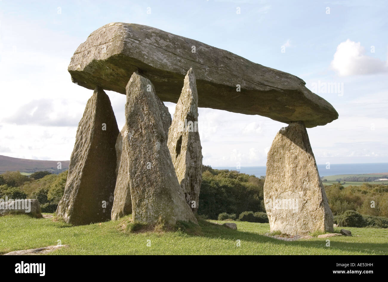 Dolmen, Neolithic burial chamber 4500 years old, Pentre Ifan ...