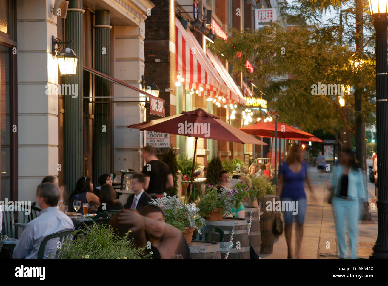Cleveland warehouse district landmark hi-res stock photography and ...