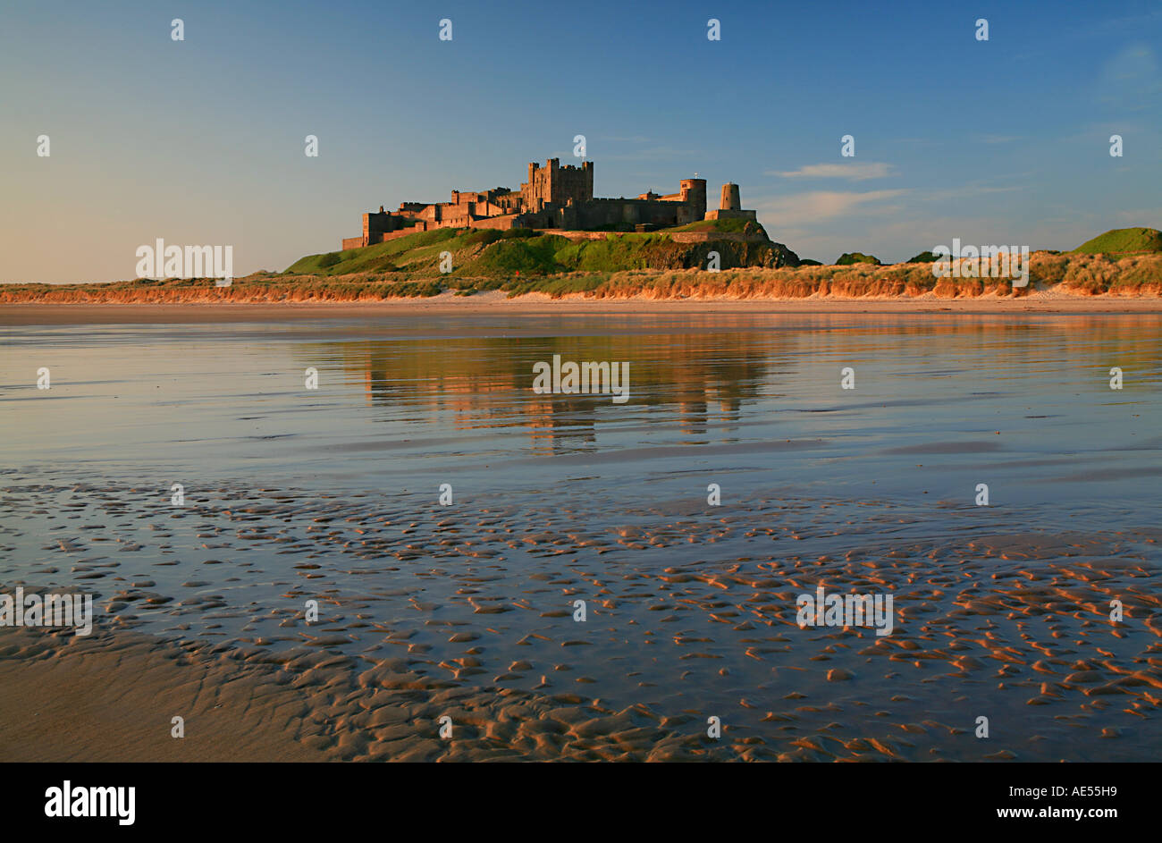 Bamborough castle hi-res stock photography and images - Alamy