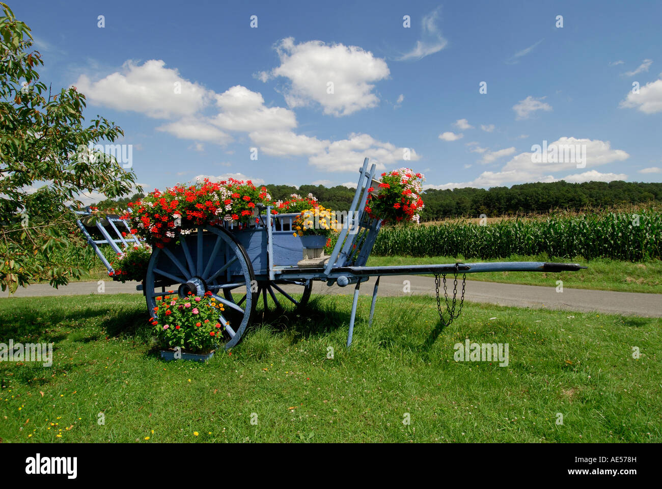 Cart wheel france hi-res stock photography and images - Alamy