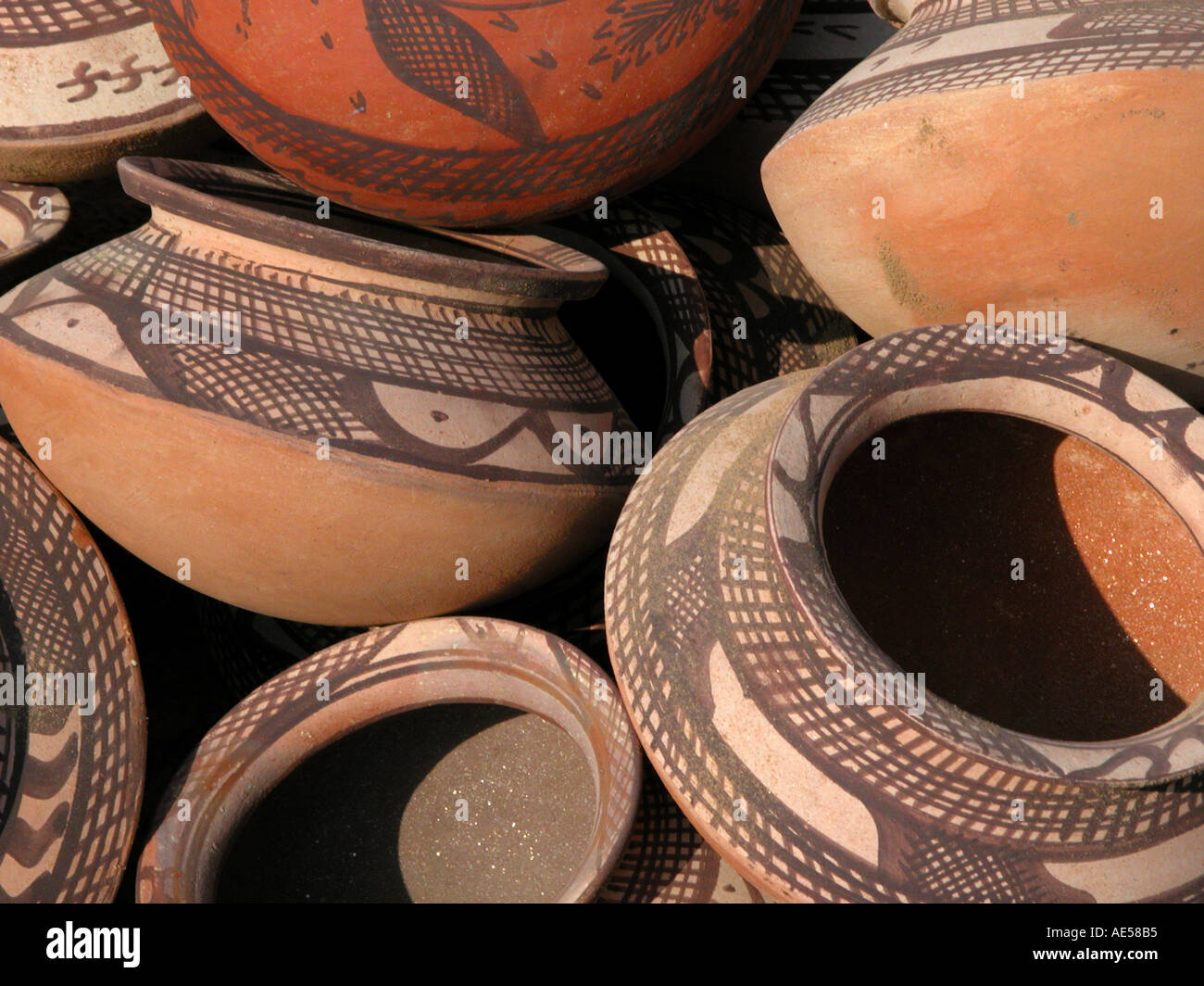 Firing pottery hi-res stock photography and images - Alamy