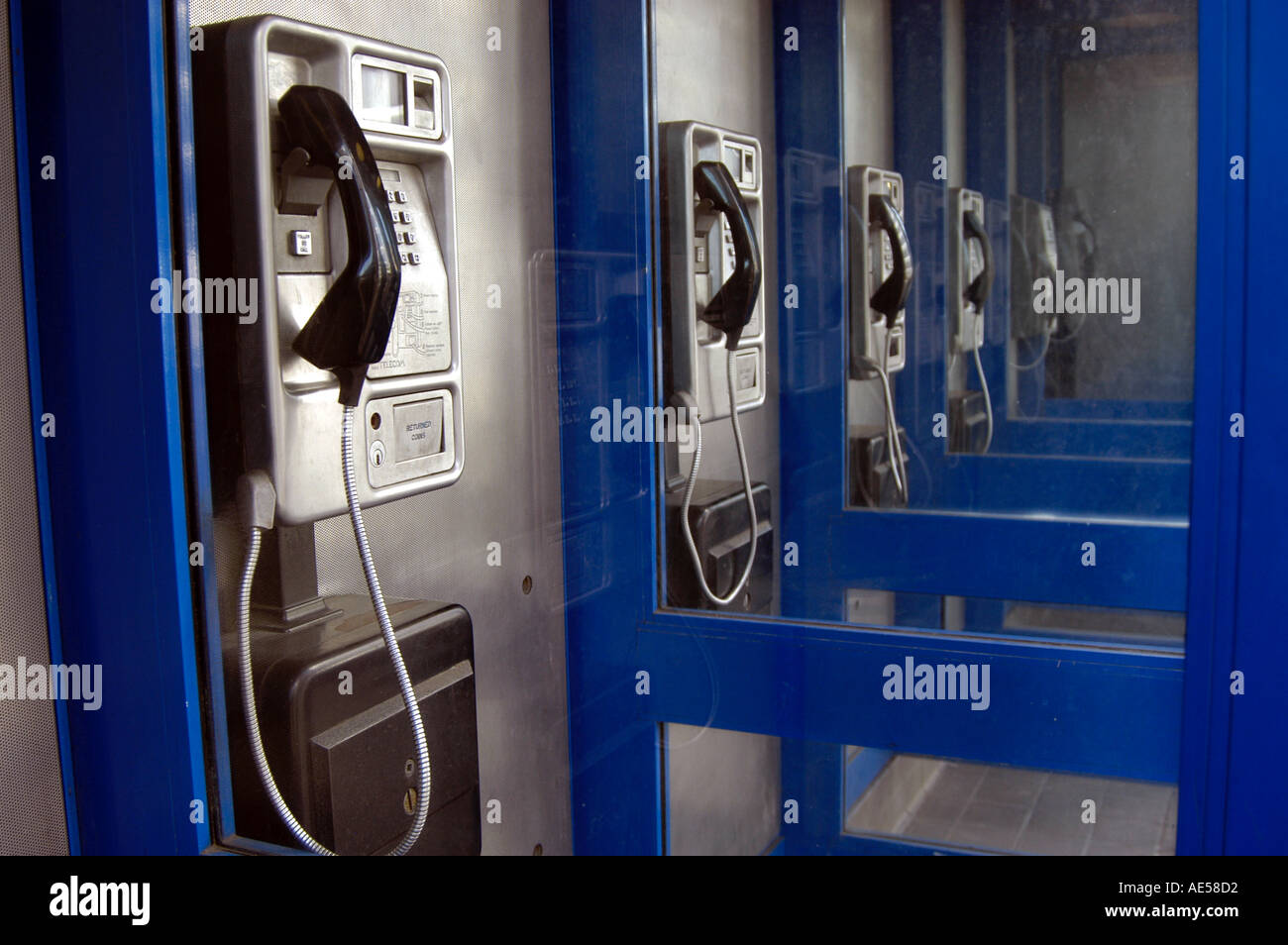 Phones payphones nobody hi-res stock photography and images - Alamy