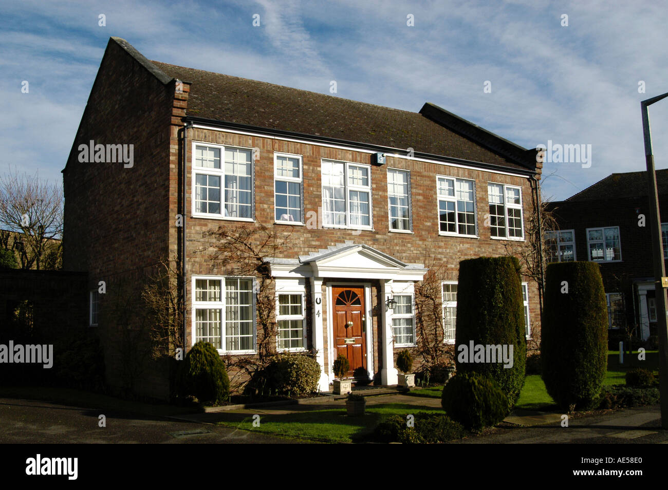 Esher surrey houses hi-res stock photography and images - Alamy