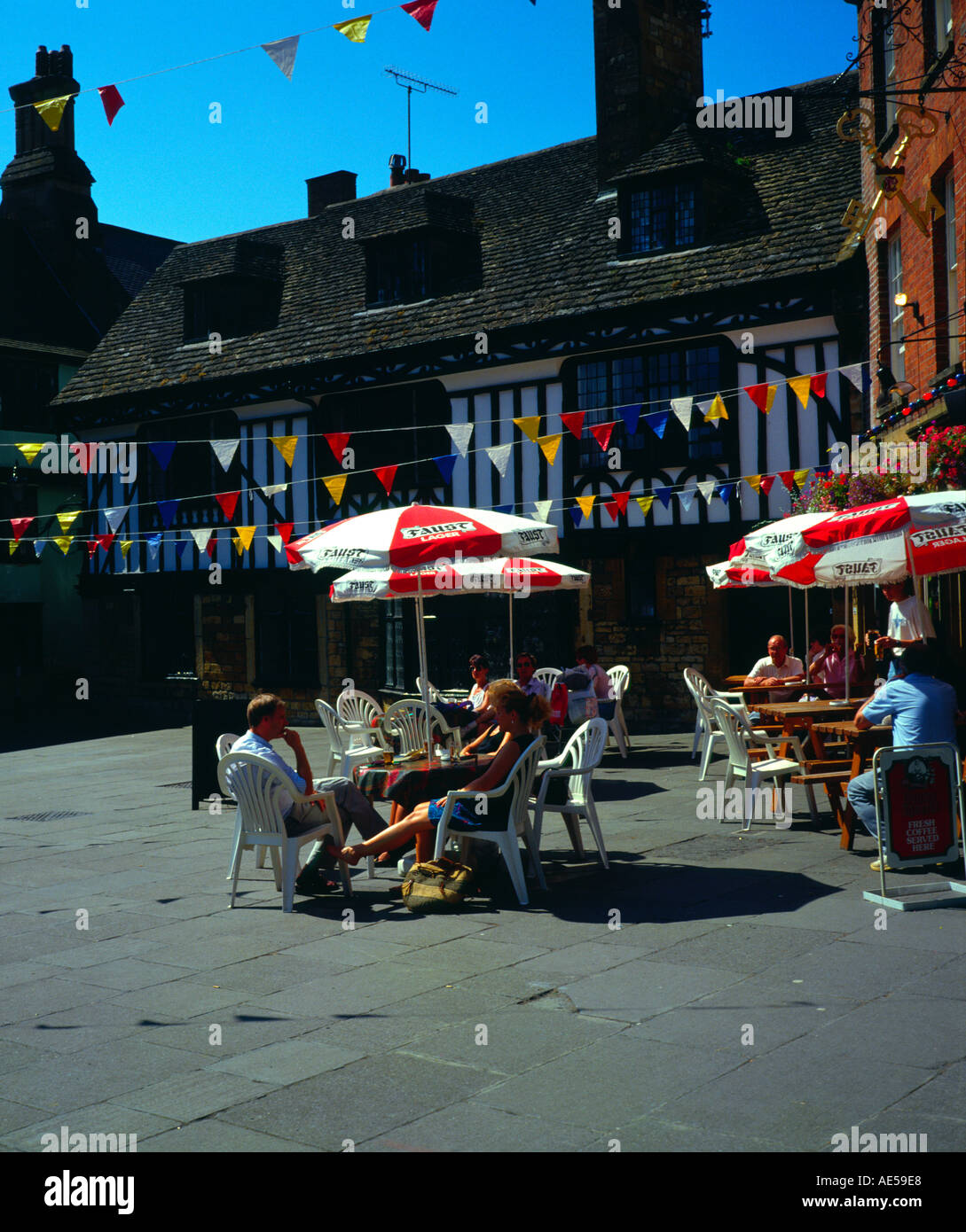 Tavern courtyard hi-res stock photography and images - Alamy