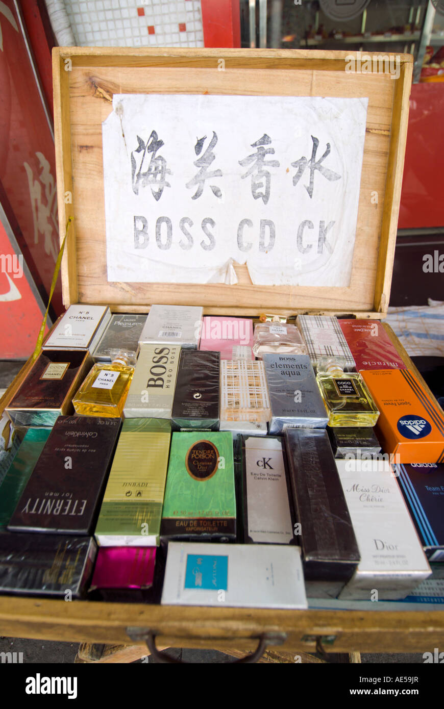 Many types of fake designer perfumes on sale on Shanghai street 2007 ...