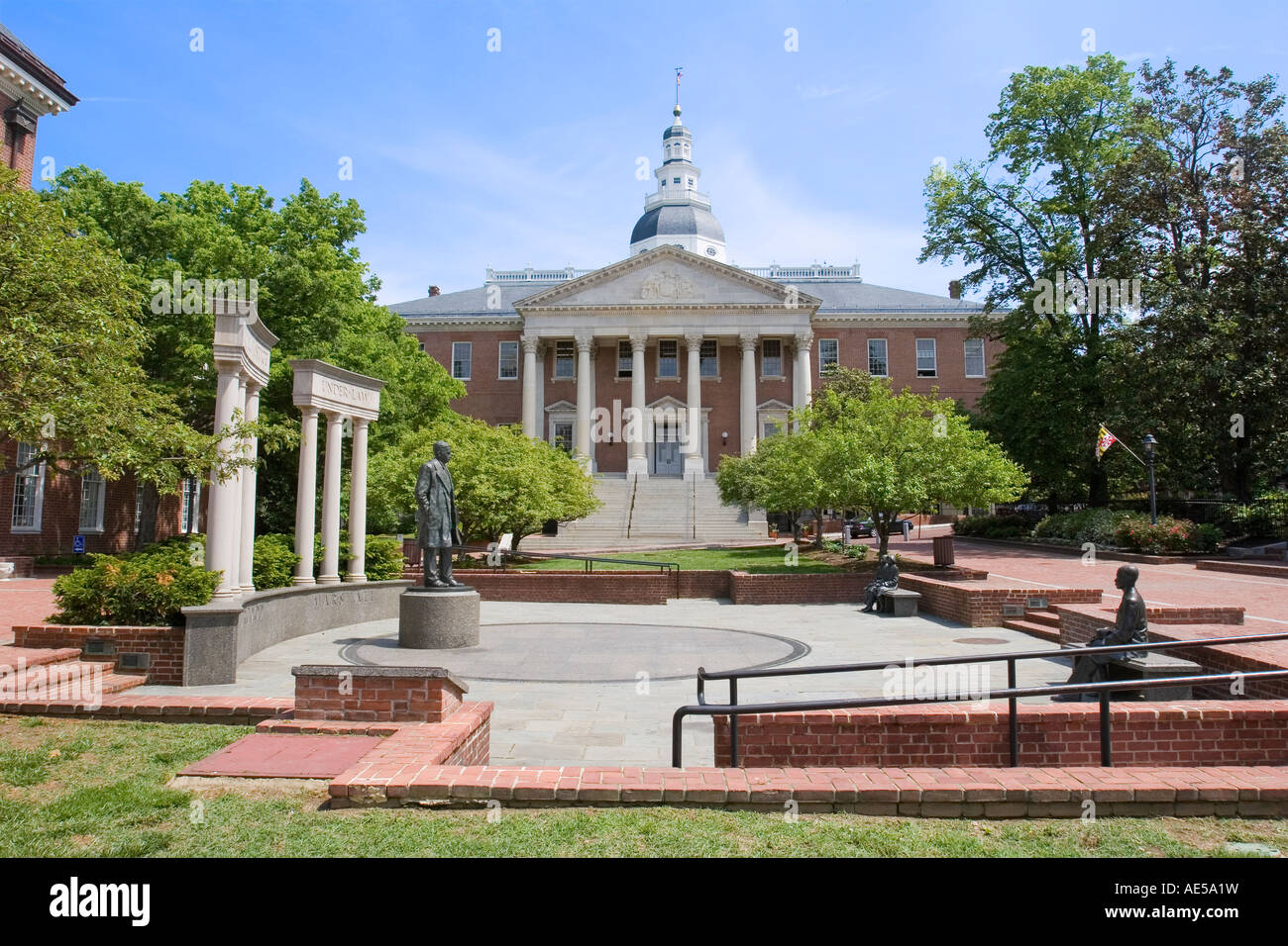 Front of the Maryland state capitol building or statehouse in Annapolis ...
