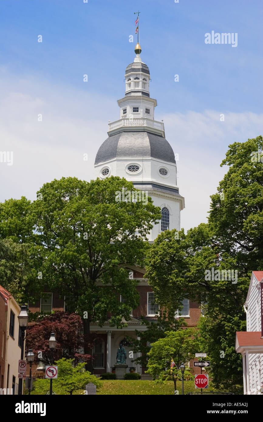 The dome of the Maryland state capitol building in Annapolis seen from ...