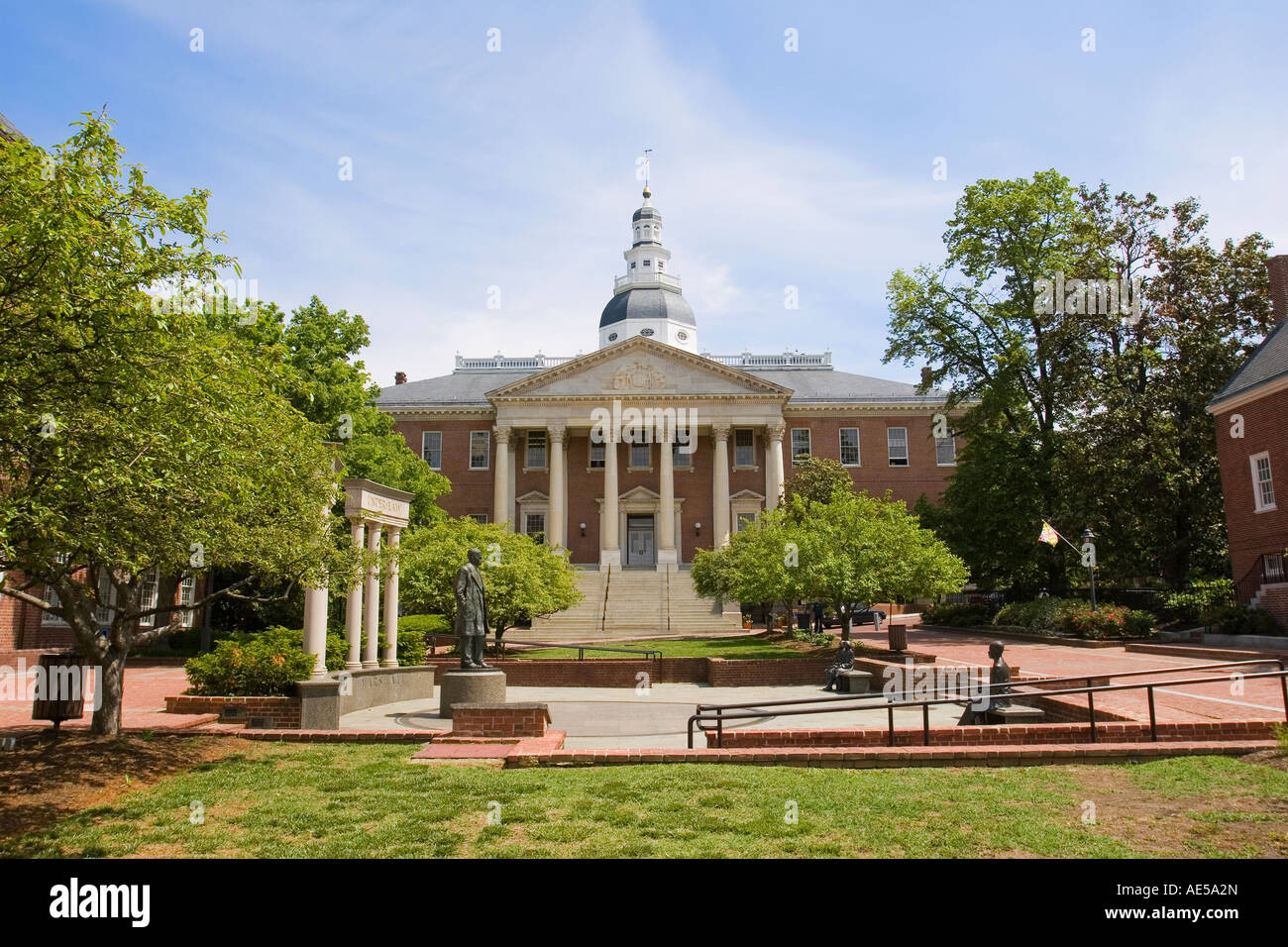 Front of the Maryland state capitol building or statehouse in Annapolis ...
