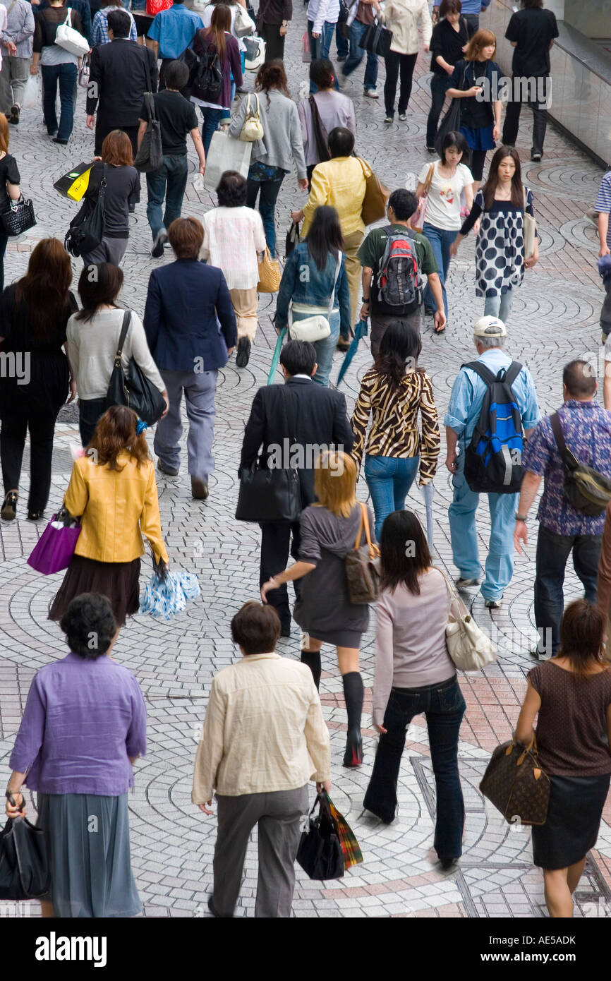 Asian crowd hi-res stock photography and images - Alamy