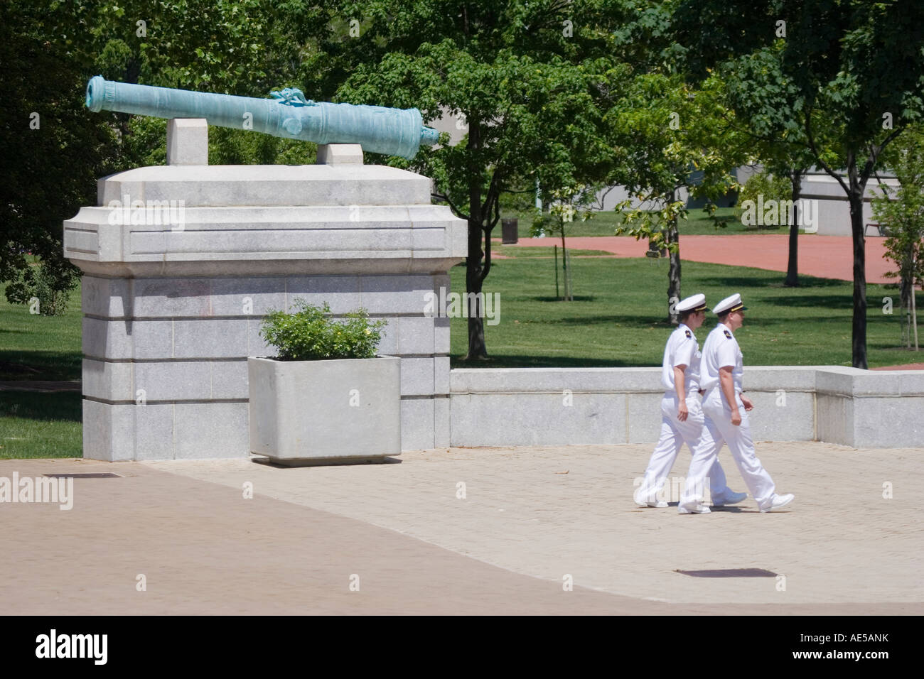 White sailors uniform hi-res stock photography and images - Alamy