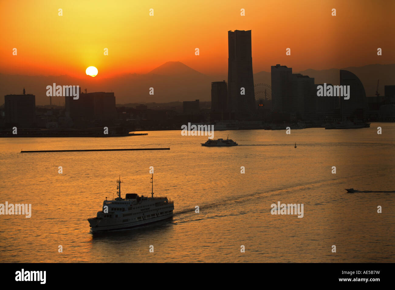 The evening view of Minato Mirai 21 at Yokohama seaside Japan Asia ...