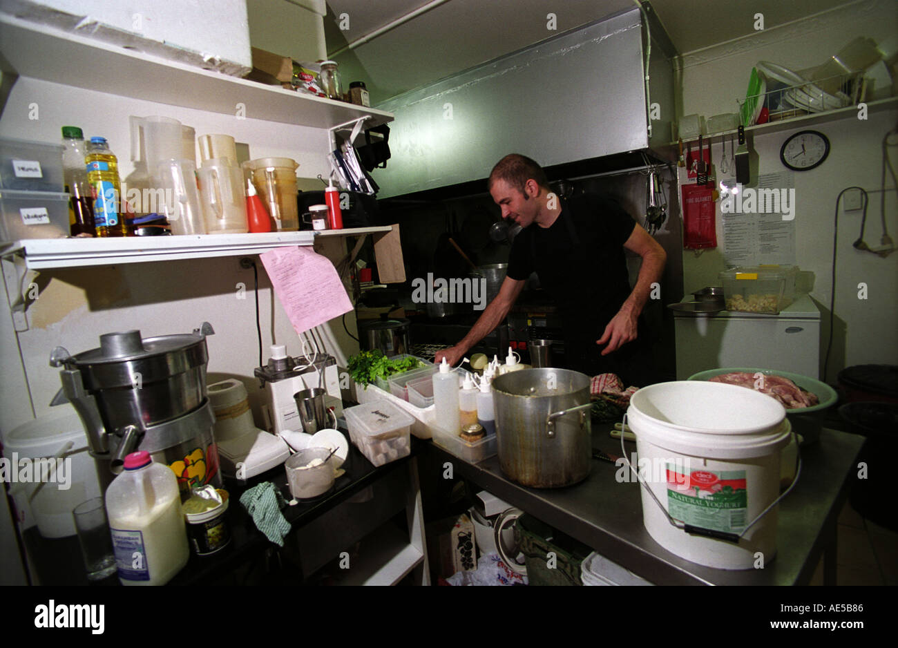 busy kitchen restaurant Stock Photo - Alamy