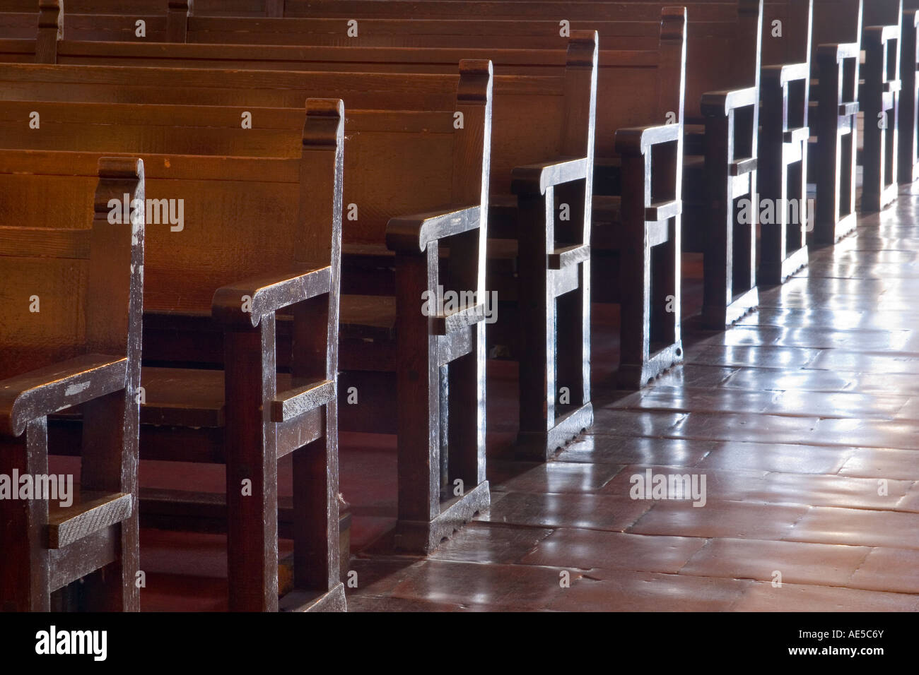 Wood church pews hi-res stock photography and images - Alamy