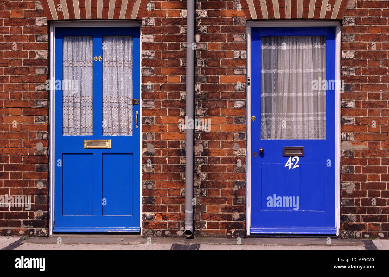 Two doors neighbours hi-res stock photography and images - Alamy