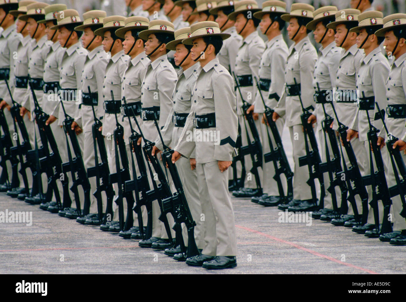 Army soldiers with rifles in parade hi-res stock photography and images ...