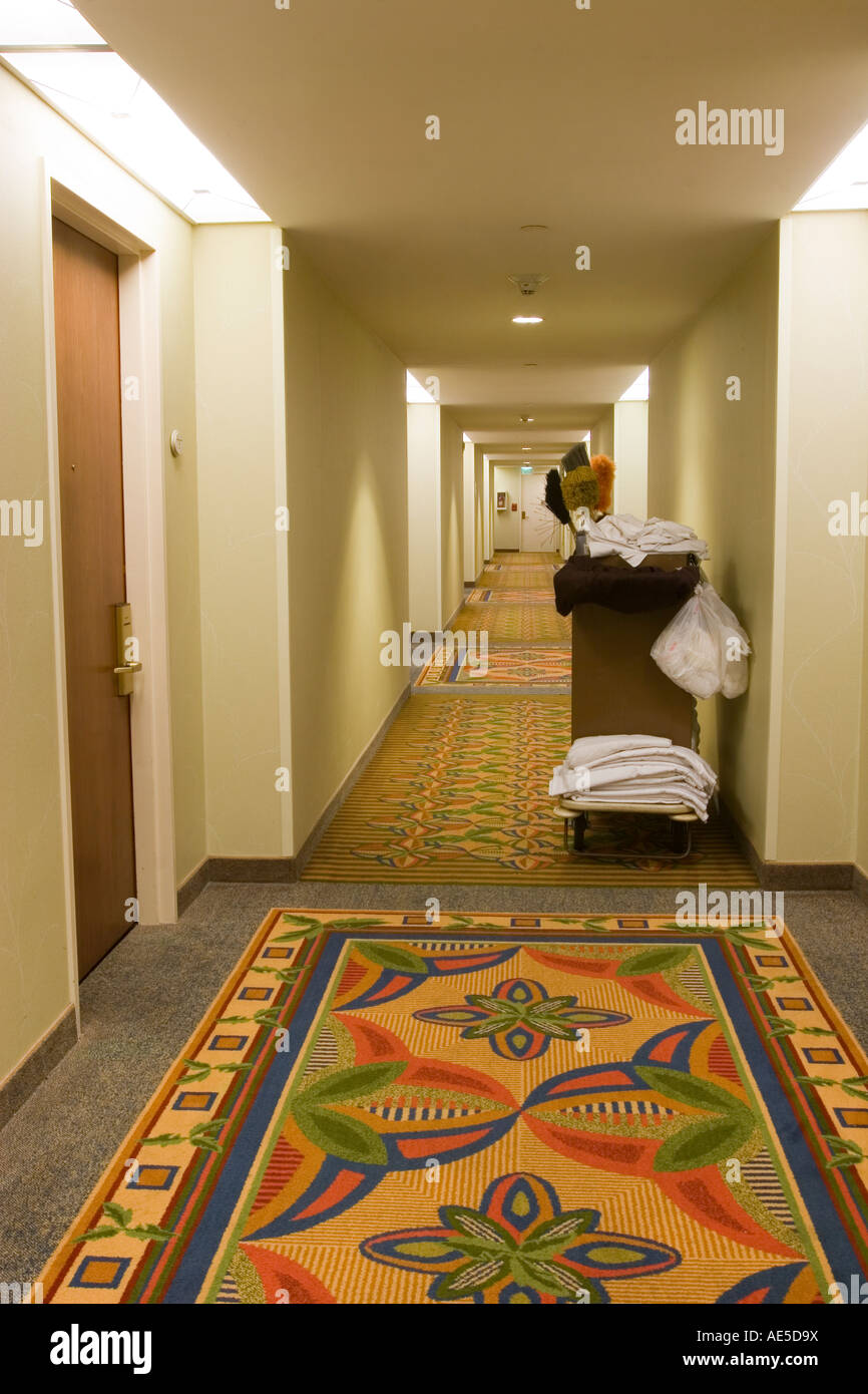 Long deep hallway hi-res stock photography and images - Alamy