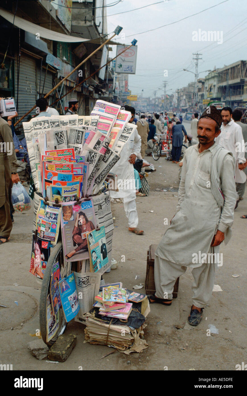 Man selling newspaper in pakistan hi-res stock photography and images ...