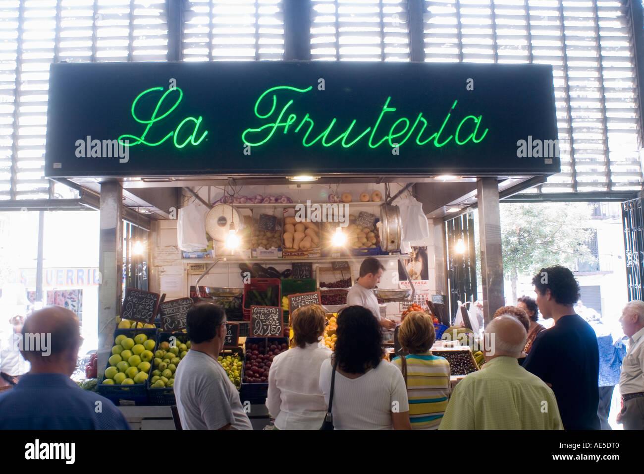 Crowding of people l hi-res stock photography and images - Alamy