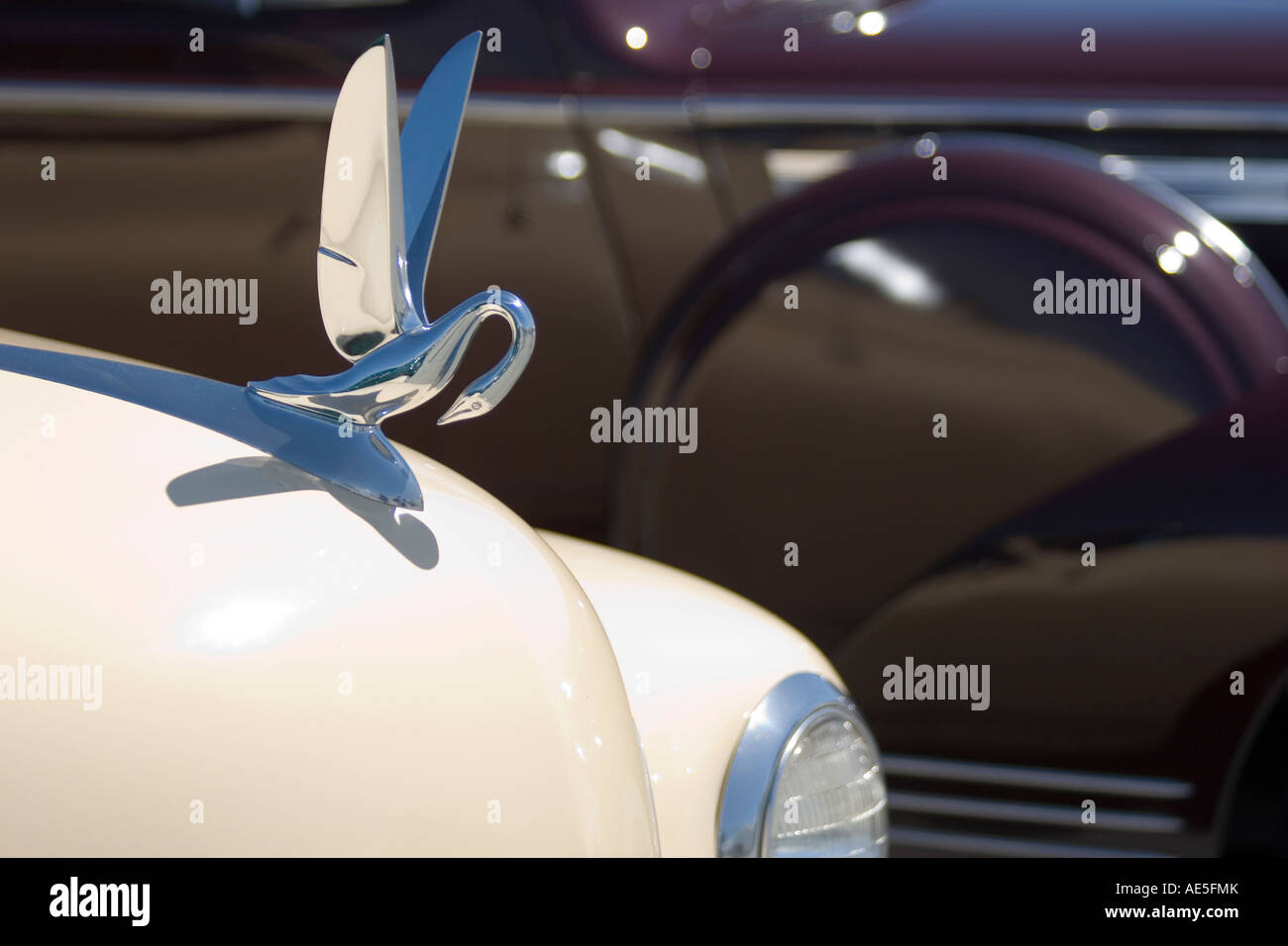 Cream colored vintage car hi-res stock photography and images - Alamy