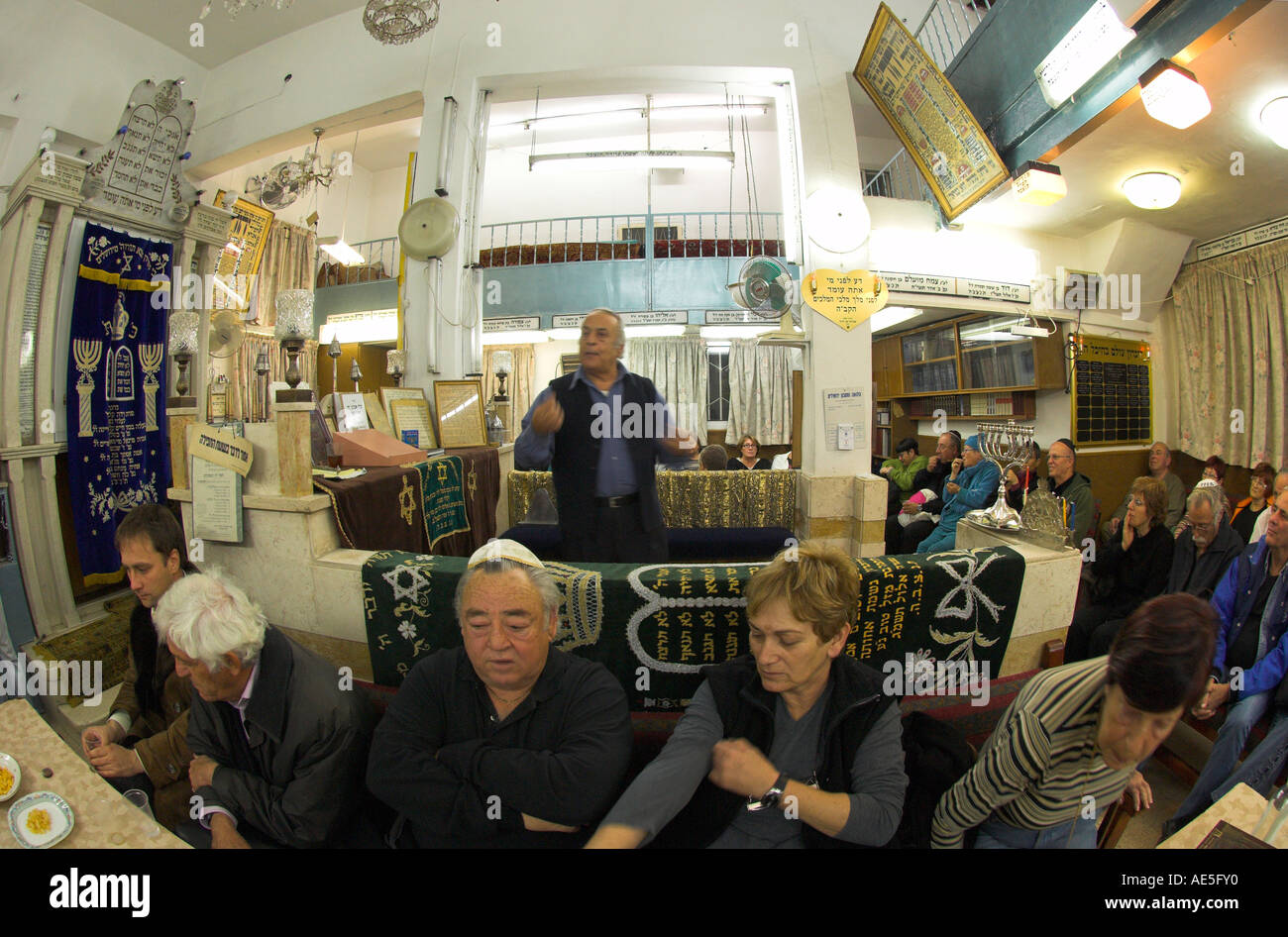 Israel people talking hi-res stock photography and images - Alamy