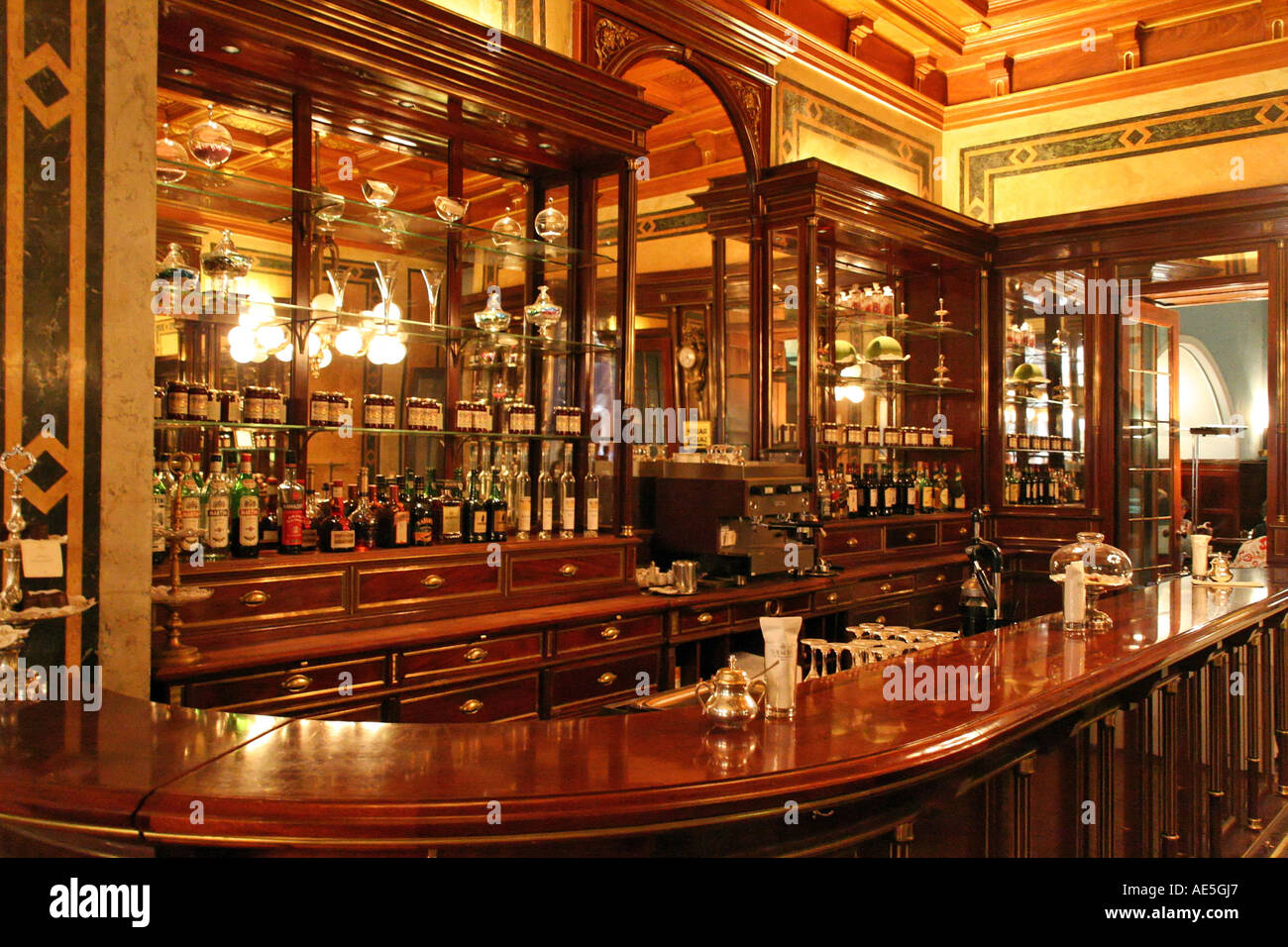 Empty traditional pub interior bar hi-res stock photography and images ...