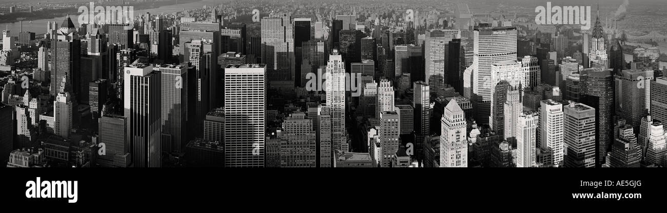 Manhattan looking north from downtown Stock Photo - Alamy