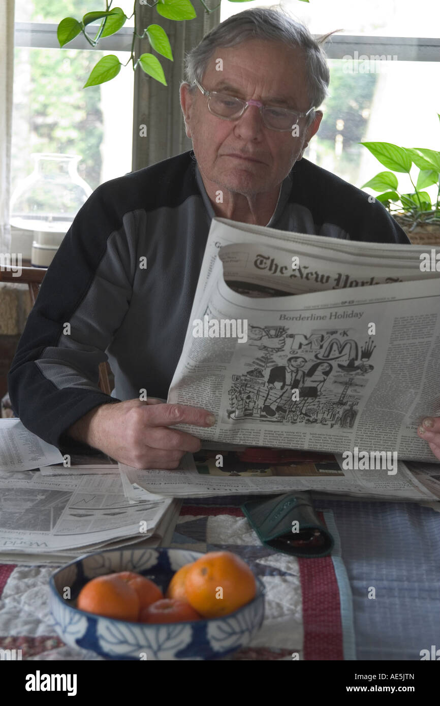 Old newspaper new york times hi-res stock photography and images - Alamy