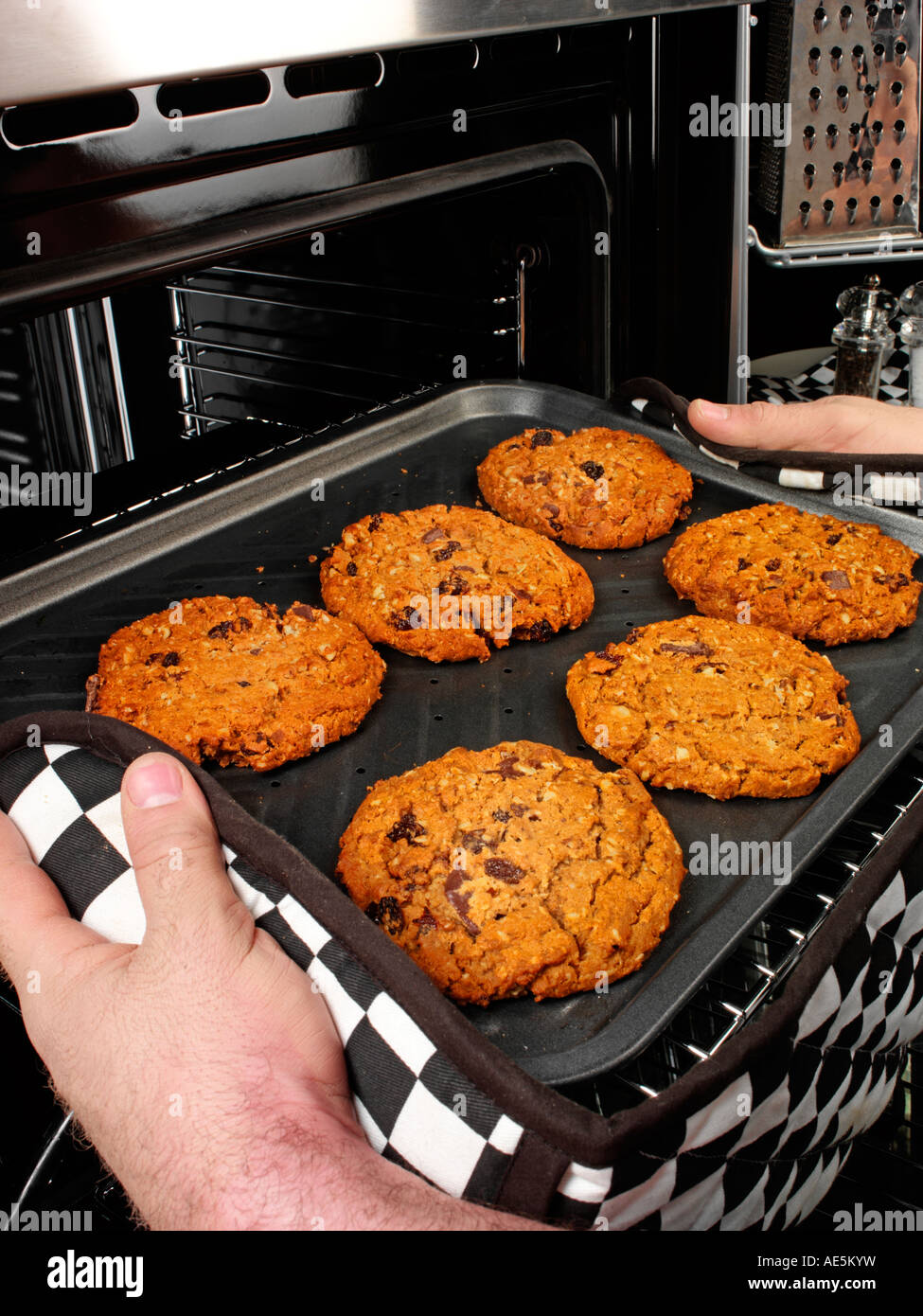 MAN BAKING COOKIES Stock Photo - Alamy