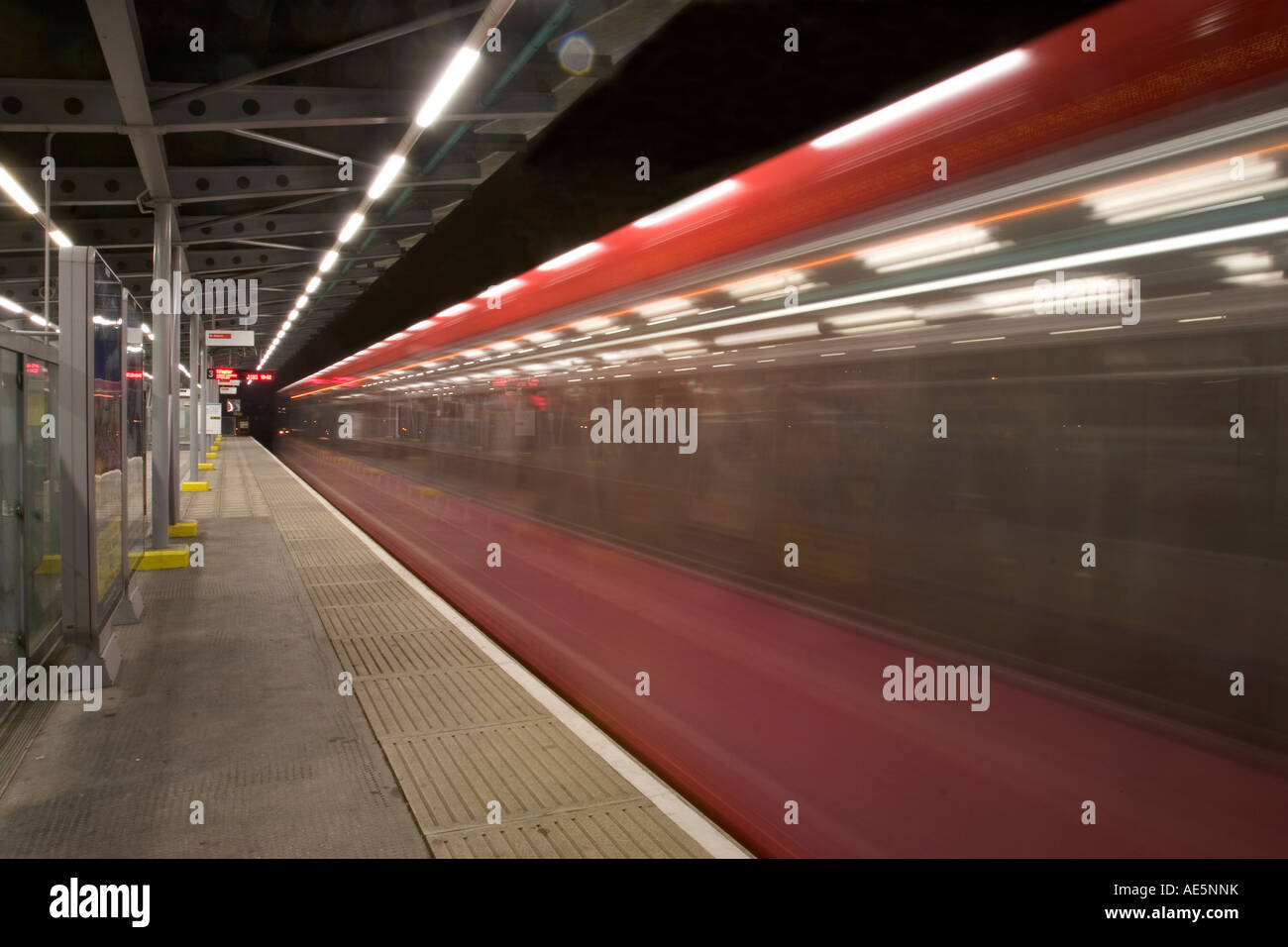 Dlr red train hi-res stock photography and images - Alamy