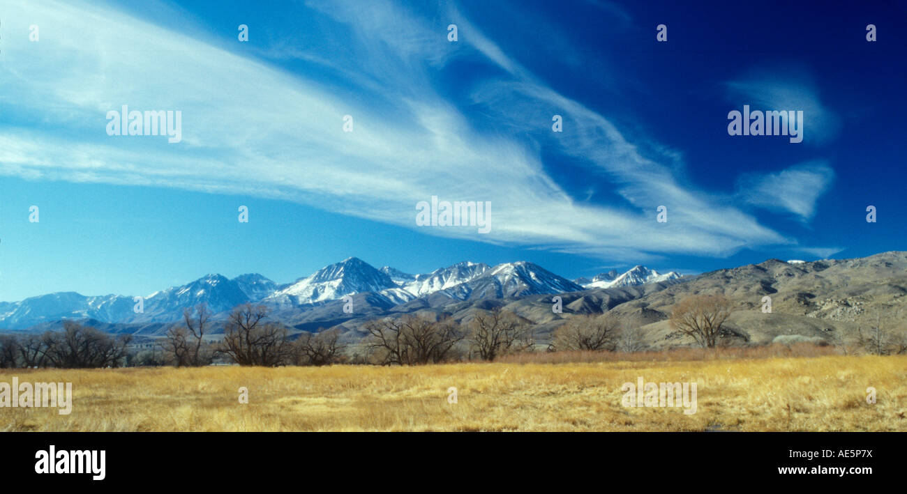 Mount Whitney Range mountain with sweeping cirrus clouds across a deep ...
