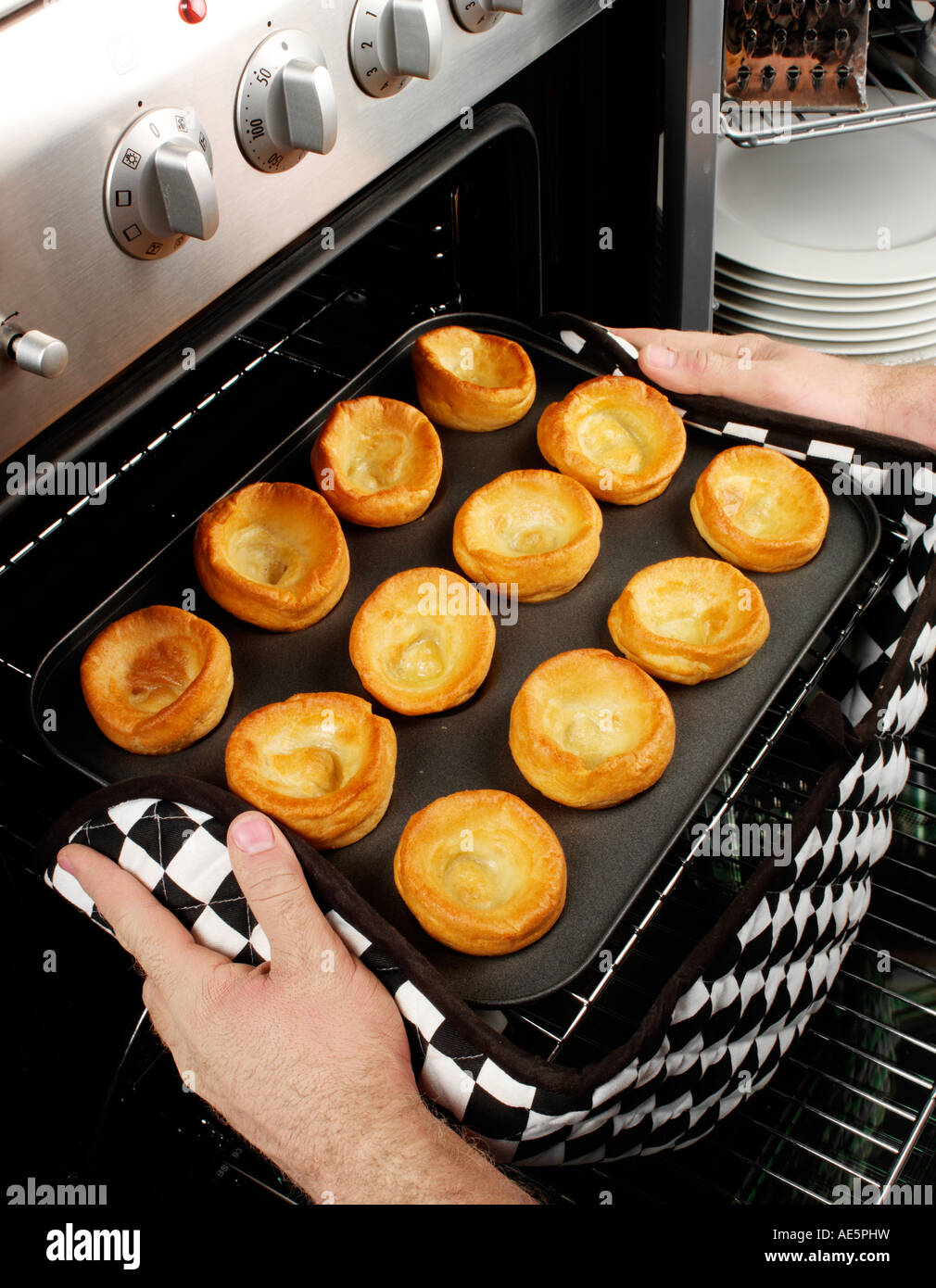 MAN COOKING YORKSHIRE PUDDINGS Stock Photo - Alamy