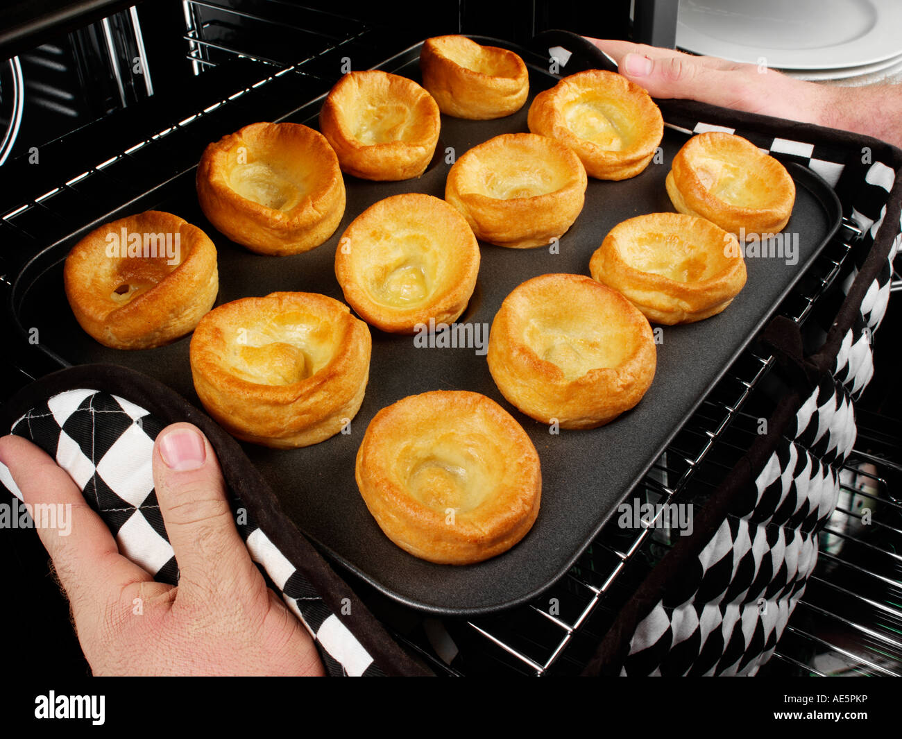 MAN COOKING YORKSHIRE PUDDINGS Stock Photo - Alamy