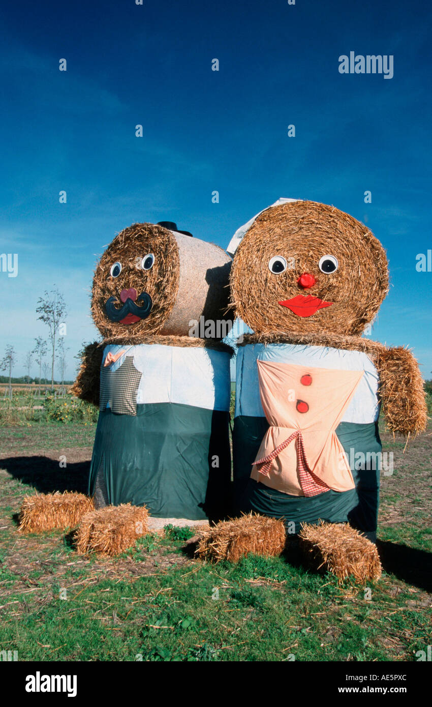 Straw figures hi-res stock photography and images - Alamy