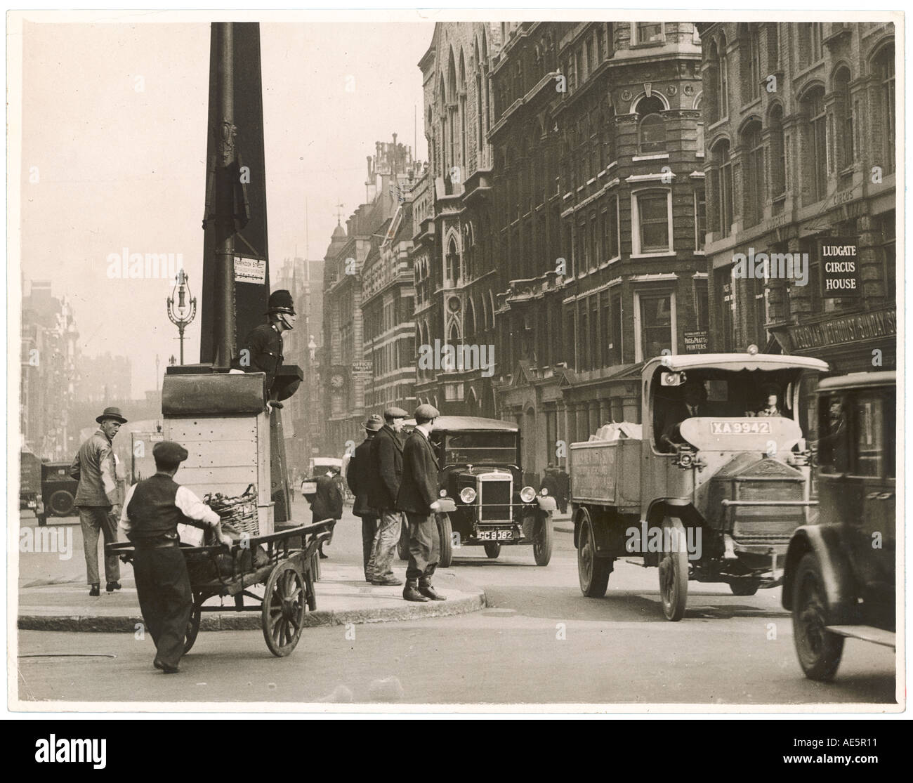 Social ludgate hi-res stock photography and images - Alamy