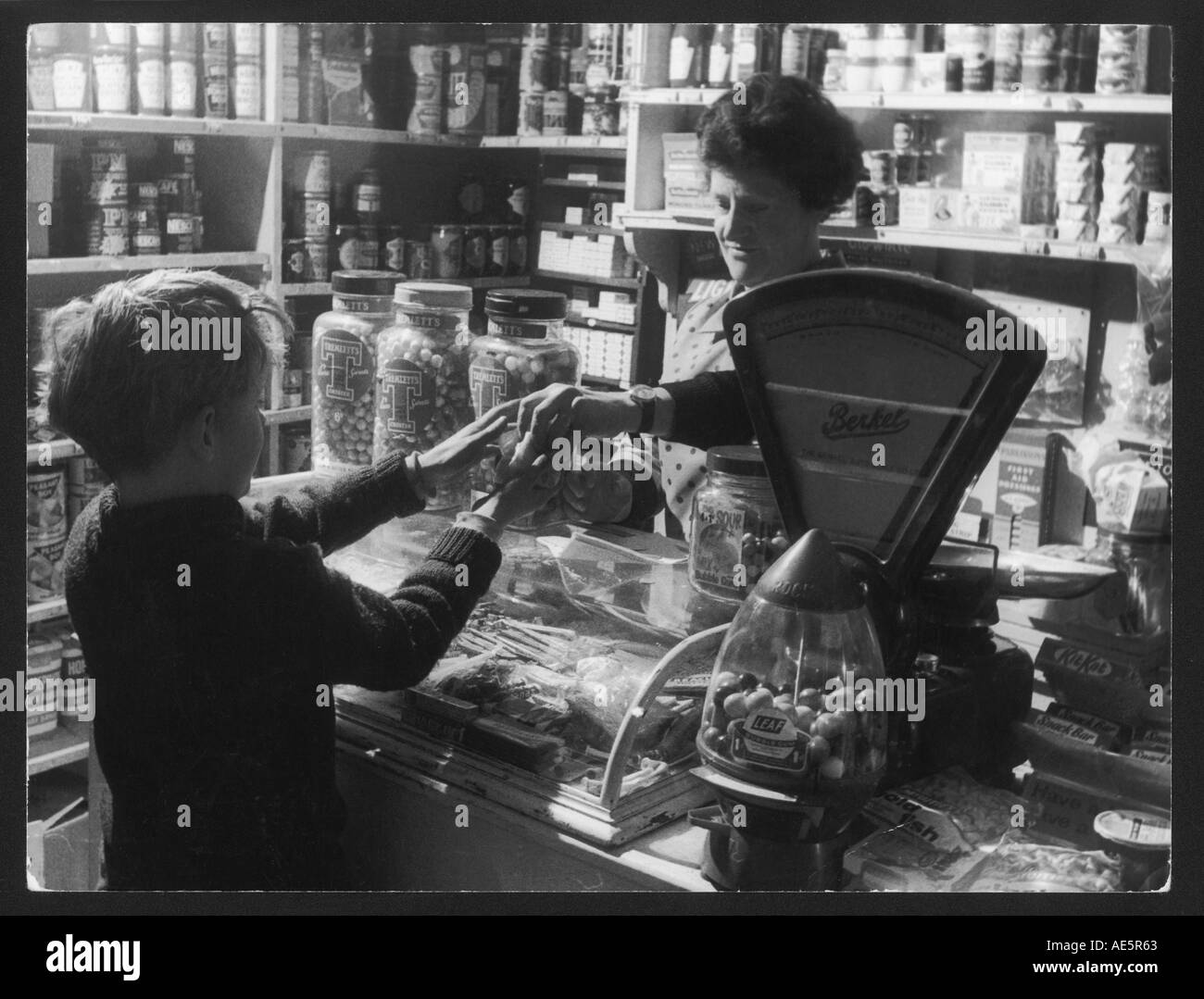 1960s shop hi-res stock photography and images - Alamy