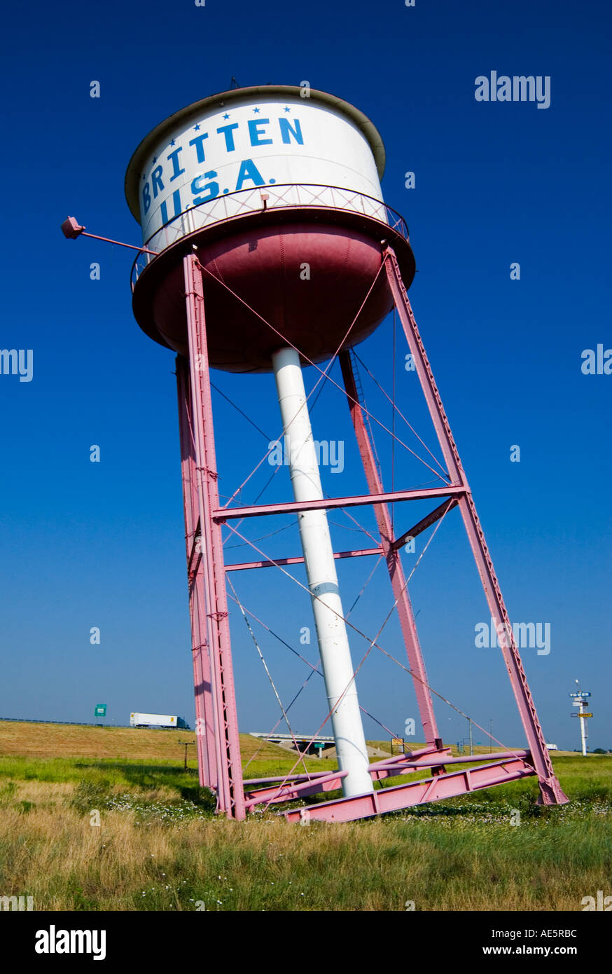 Leaning water tower britten usa hi-res stock photography and images - Alamy