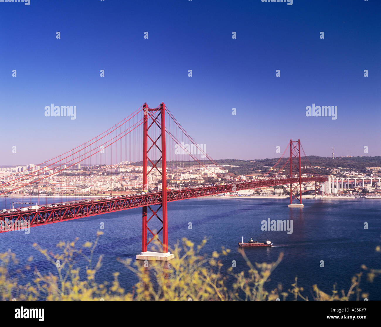 Portugal lisbon bridge hi-res stock photography and images - Alamy