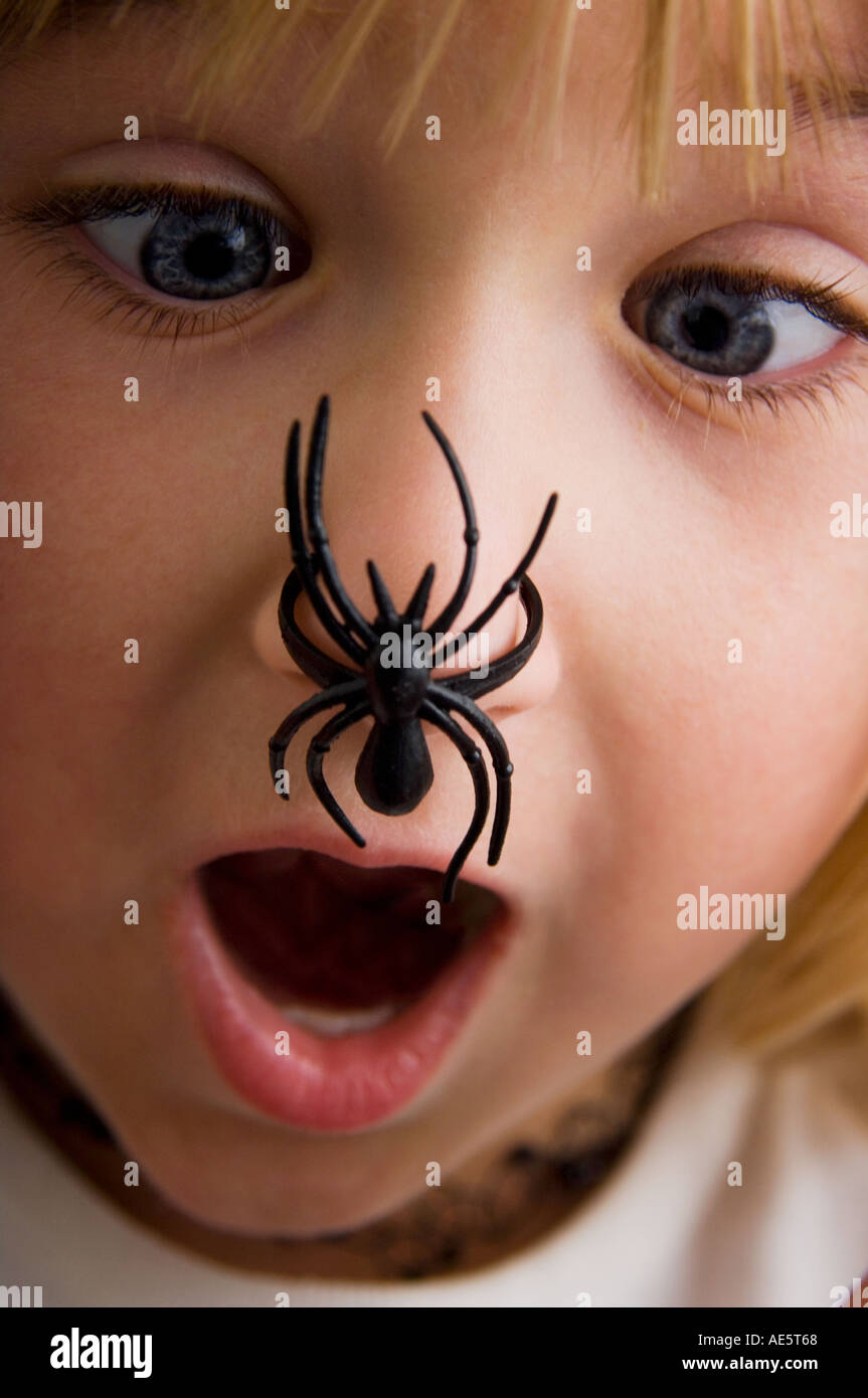 Girl frightened spider hi-res stock photography and images - Alamy