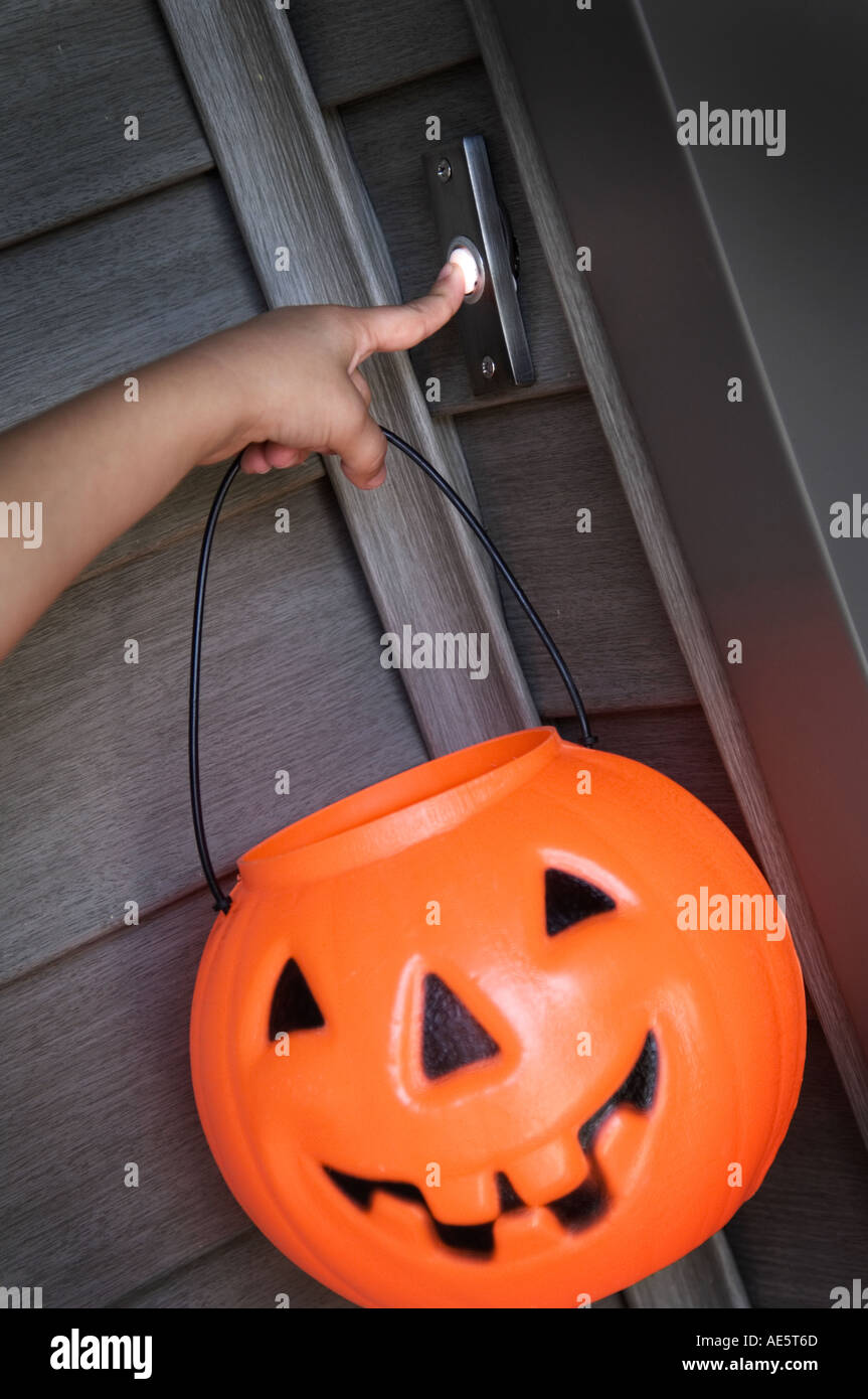 Child trick or treating Stock Photo - Alamy