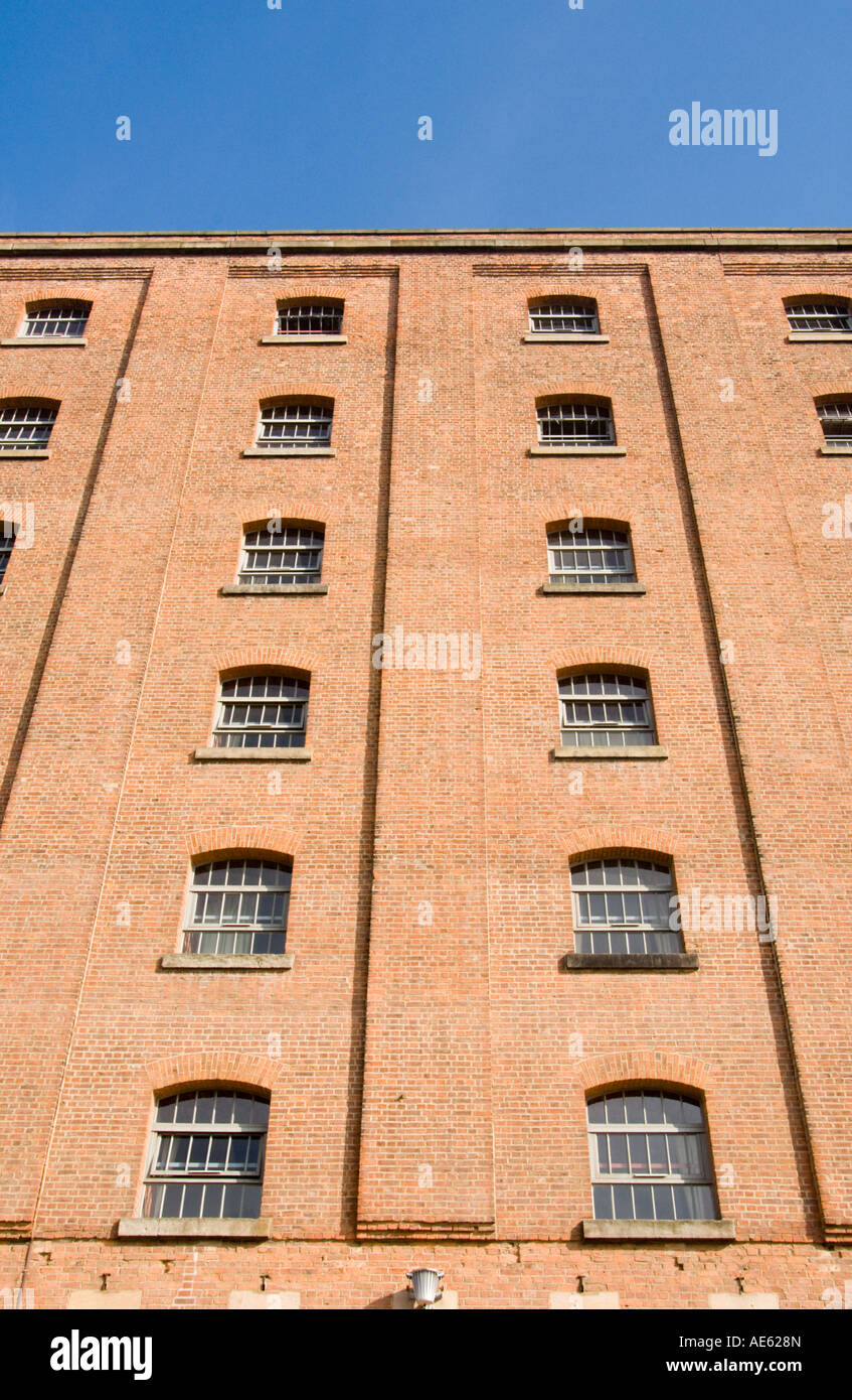 Old warehouse manchester england hi-res stock photography and images ...