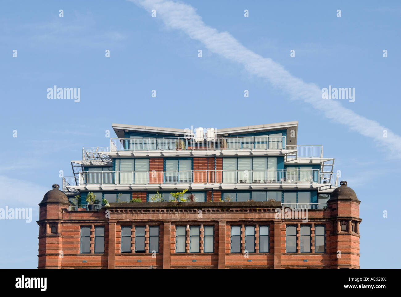 Old warehouse manchester england hi-res stock photography and images ...