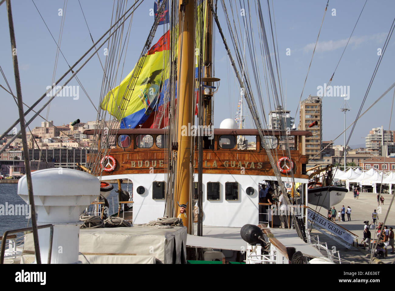 Main mast and ropes of Guayas tall ship Stock Photo - Alamy