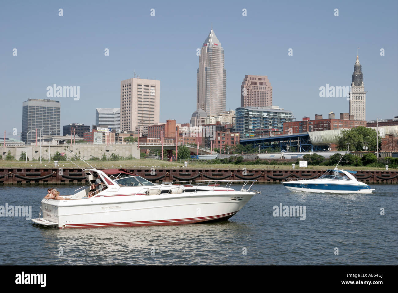 Cleveland Ohio,Lake Erie,Wendy Park,Cuyahoga River water,city skyline ...