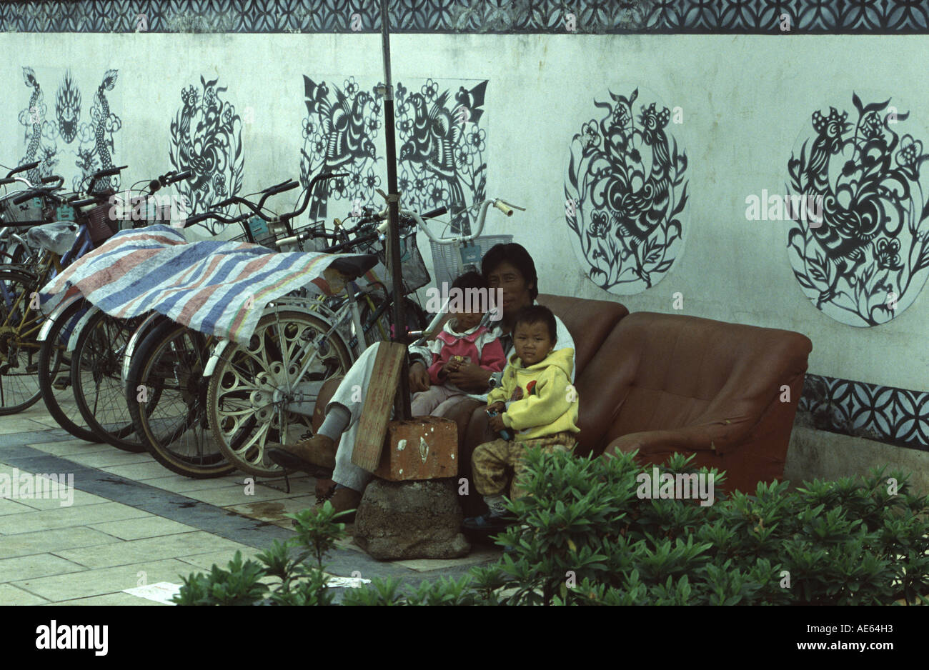 A chinese Bicycle Repair man poses with his Family, Kunming, China ...