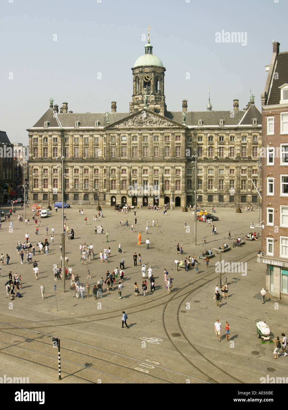 Amsterdam dam square royal palace hi-res stock photography and images ...