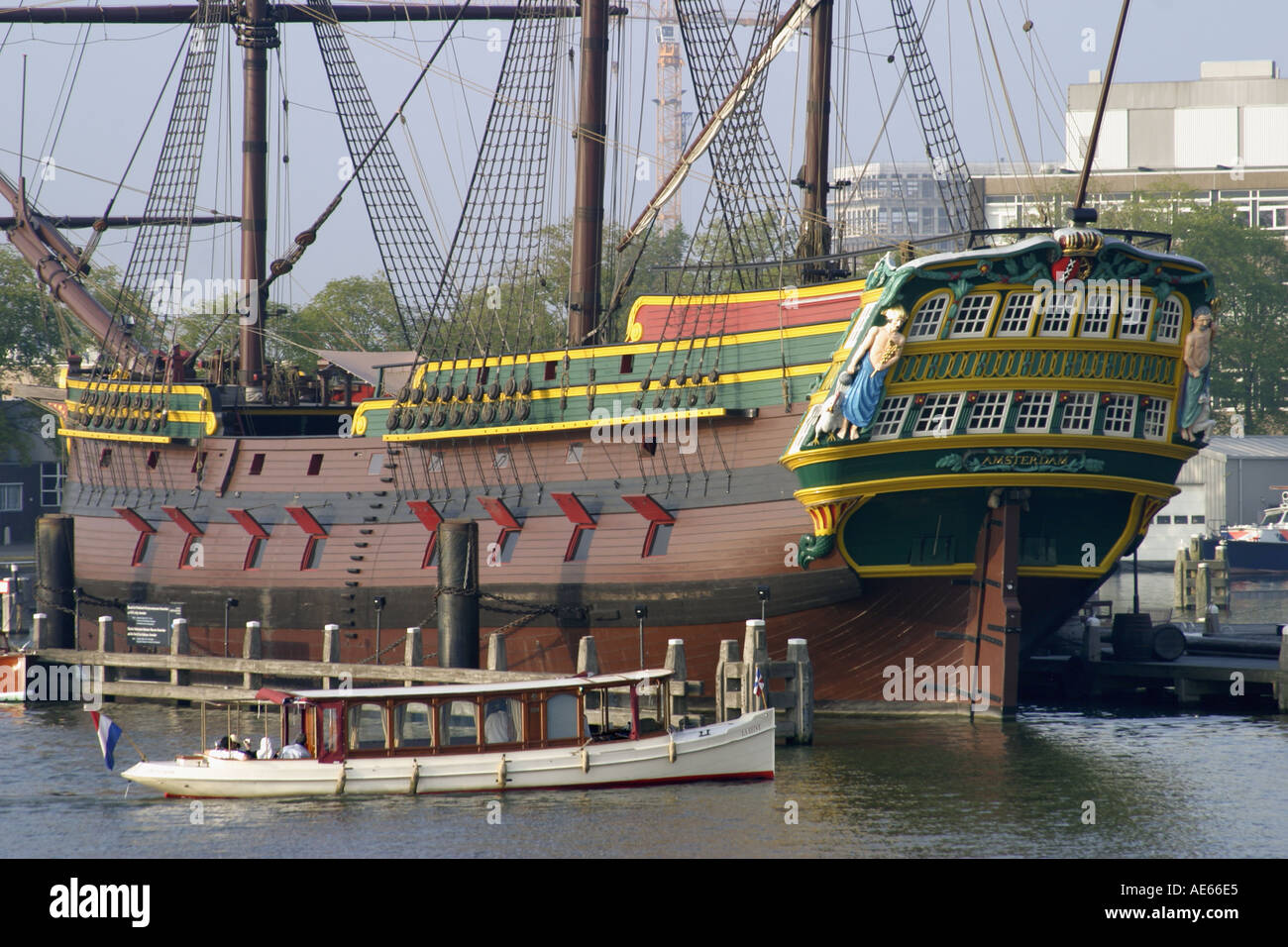 18th century sailing ship hi-res stock photography and images - Alamy