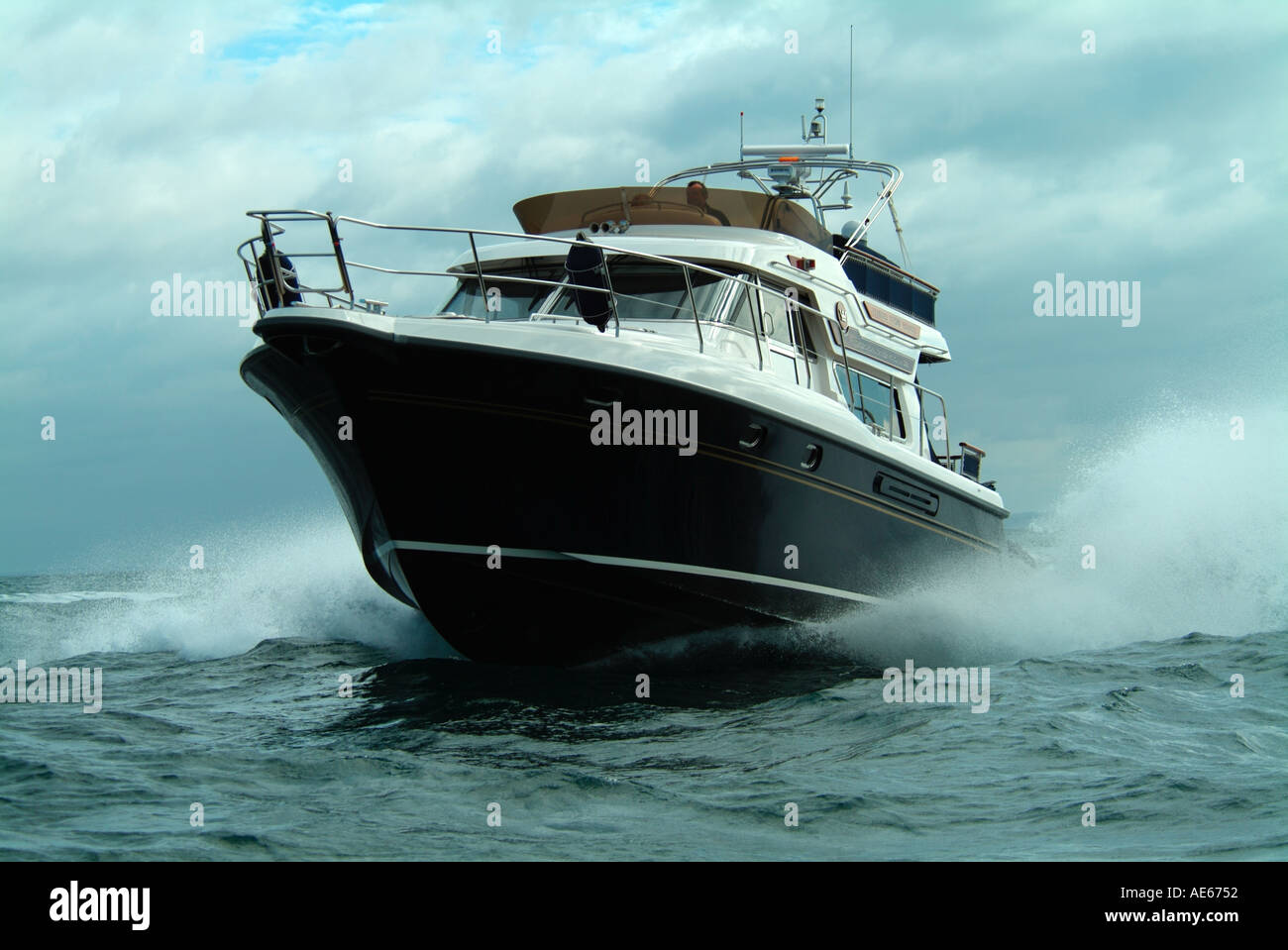 Running shots of Francois Citron a Storebro 475 Royal Commander motor ...